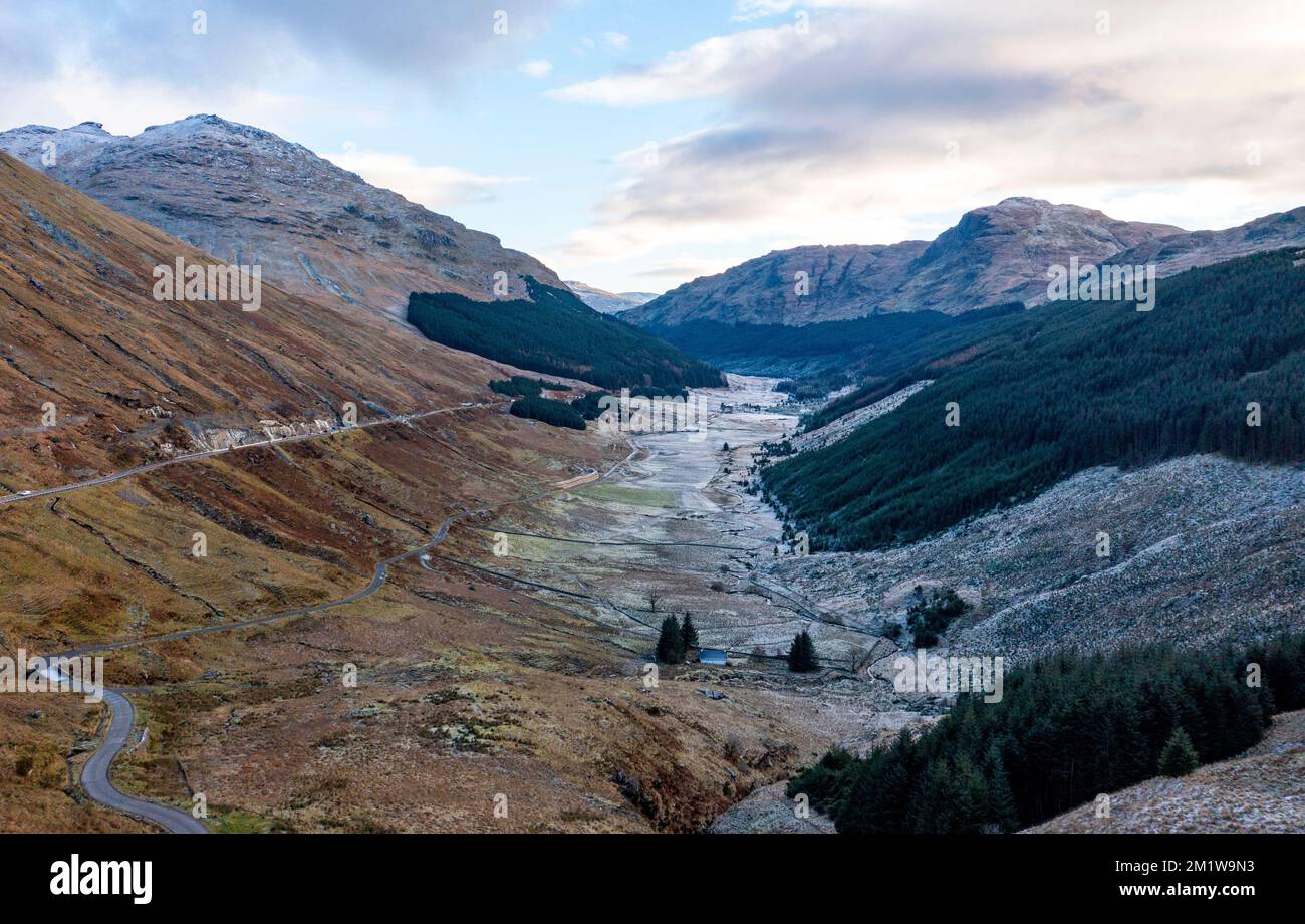 Luftaufnahme der A83 im Rest und seien Sie dankbar, Glen Croe, Argyll ...