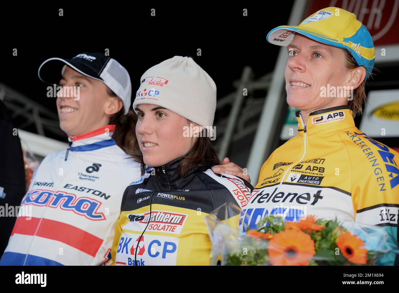 20141109 – OOSTKAMP, BELGIEN: Britische Helen Wyman, belgische Sanne ...