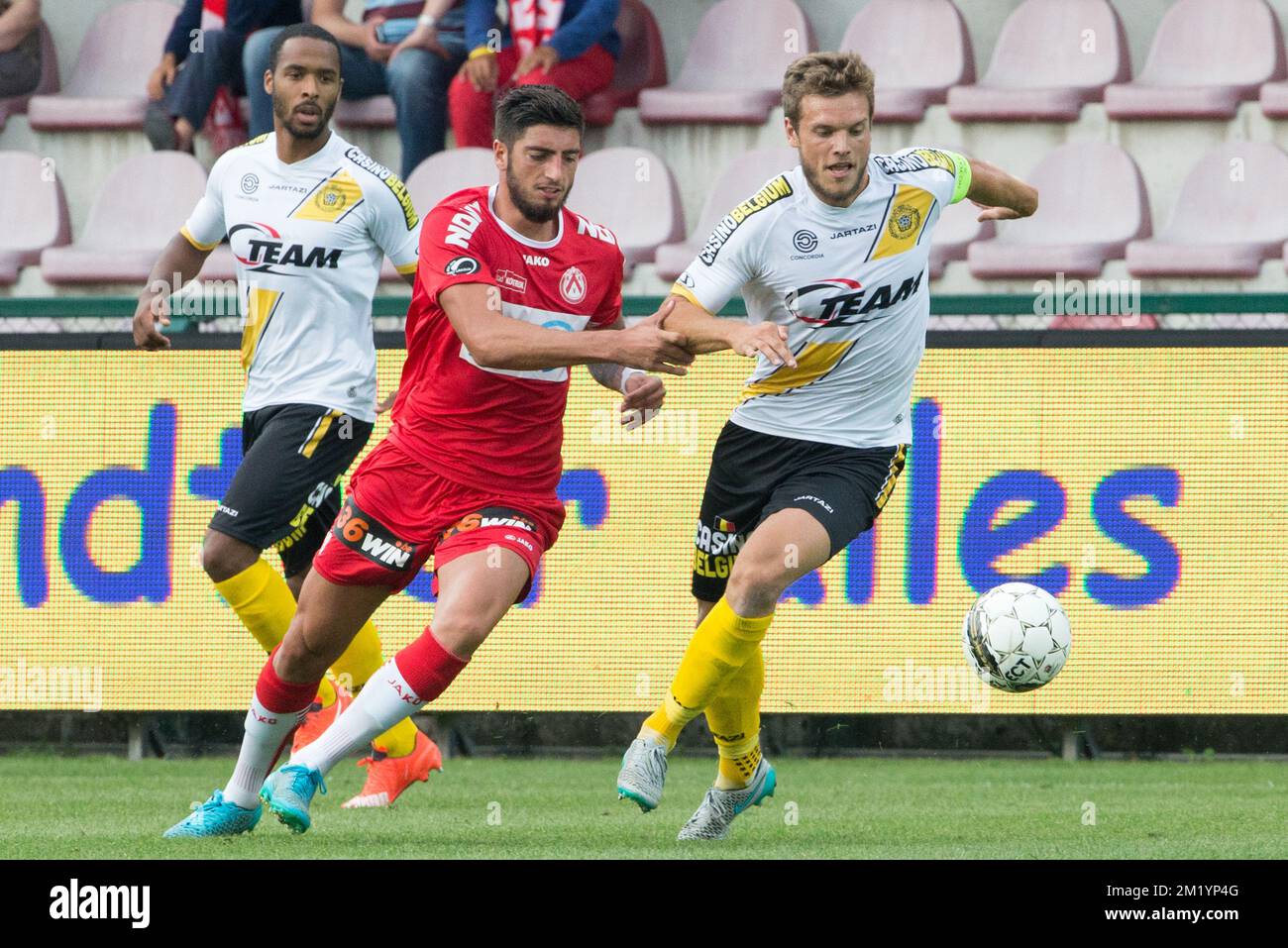 20150808 – KORTRIJK, BELGIEN: Samuel Gigot von Kortrijk und Killian ...
