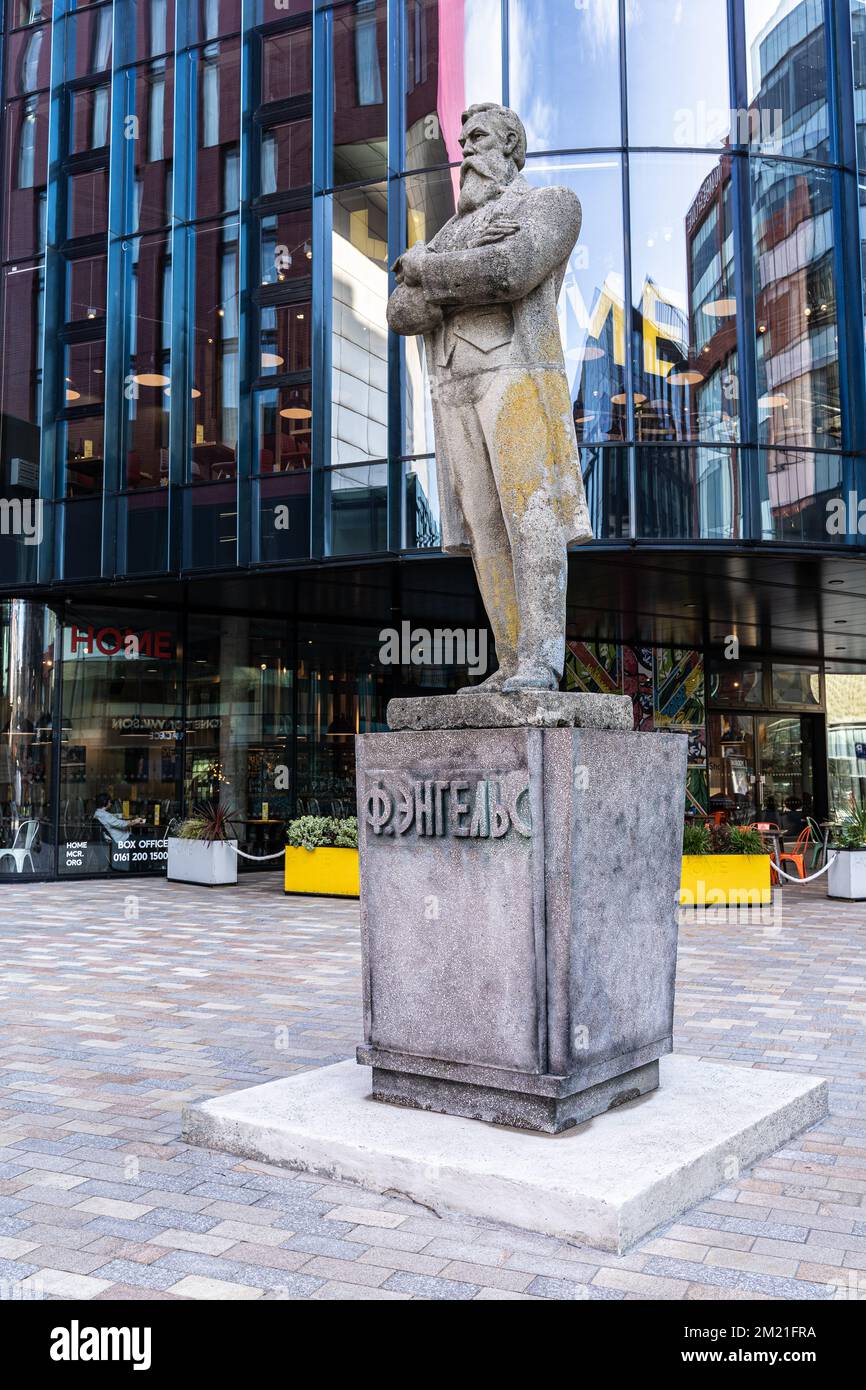Manchester engels statue -Fotos und -Bildmaterial in hoher Auflösung ...