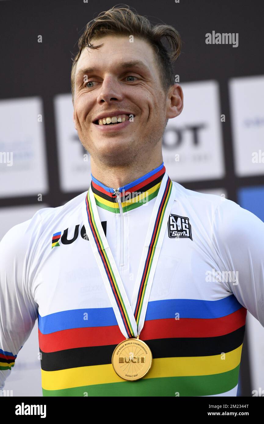 Deutscher Tony Martin vom Team Etixx – Quick-Step feiert auf dem Podium ...