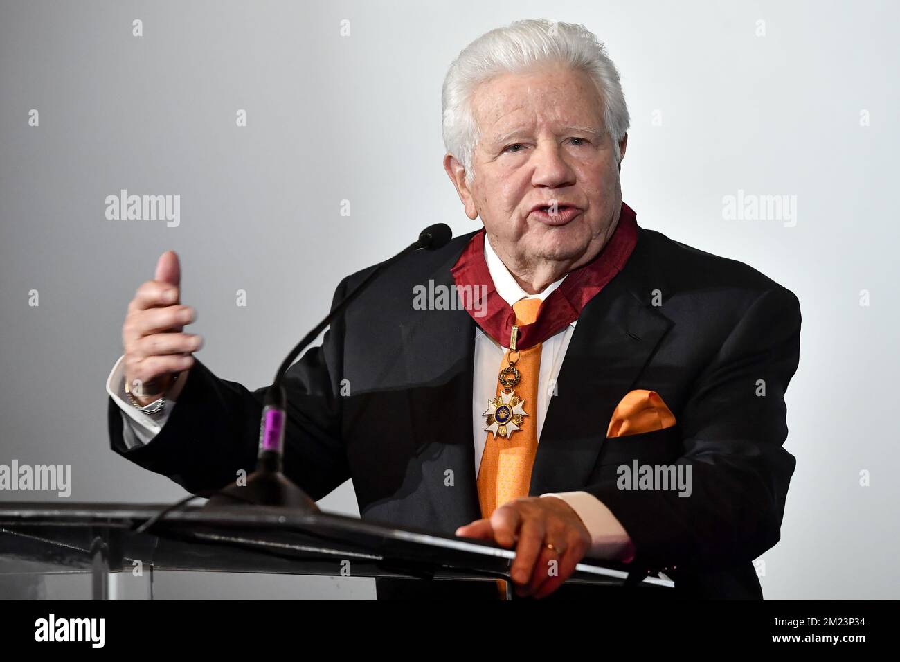 Lee Roy Mitchell, Gründer und Vorstandsvorsitzender von Cinemark, wurde bei einem Besuch in ...