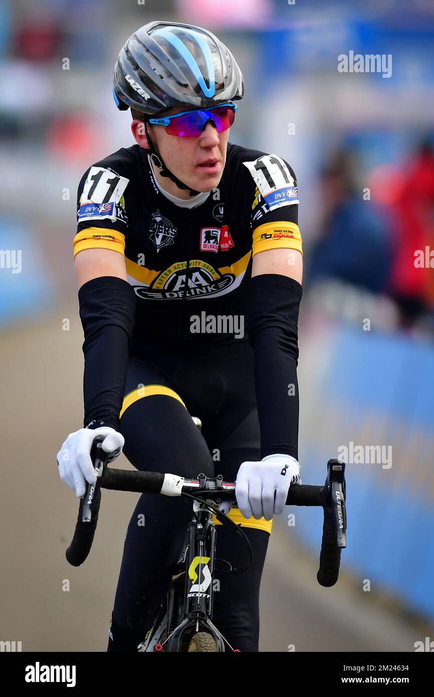 Belgian Julian Siemons crosses the finish line at the junior's race of ...