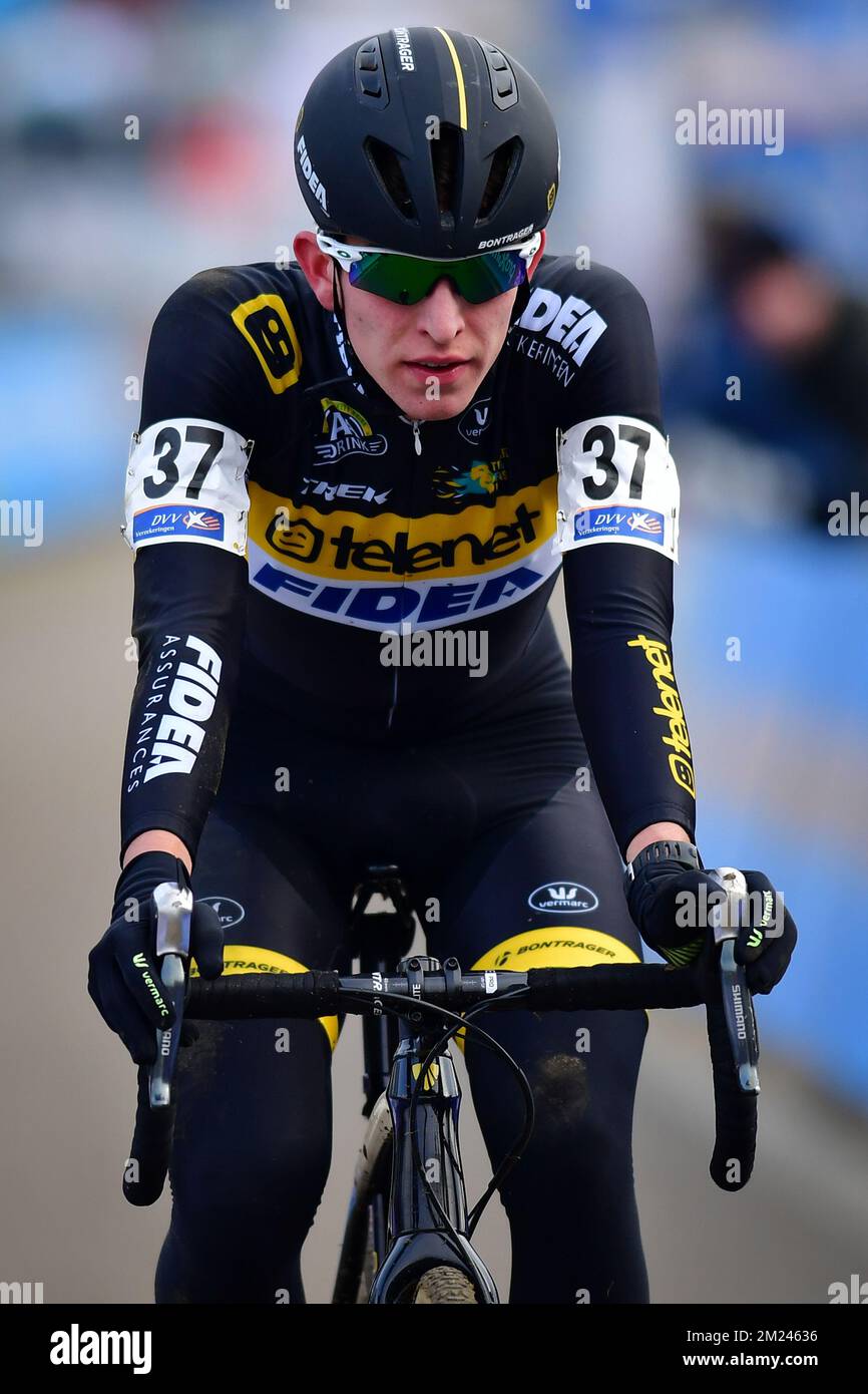 Belgian Yentl Bekaert crosses the finish line at the junior's race of ...