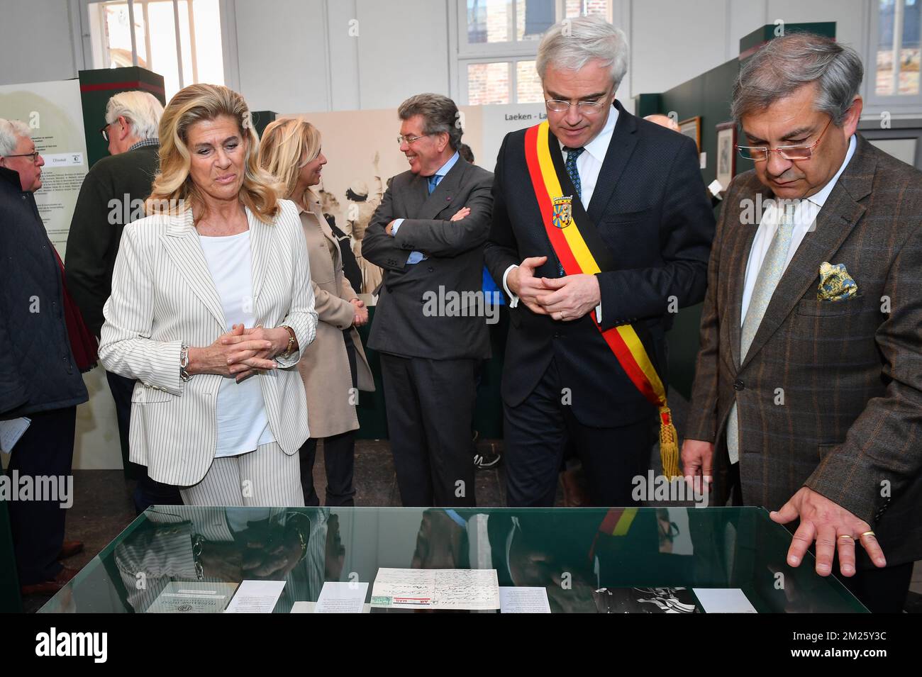 Prinzessin Lea (Witwe von Prinz Alexandre von Belgien) und Gouverneur ...