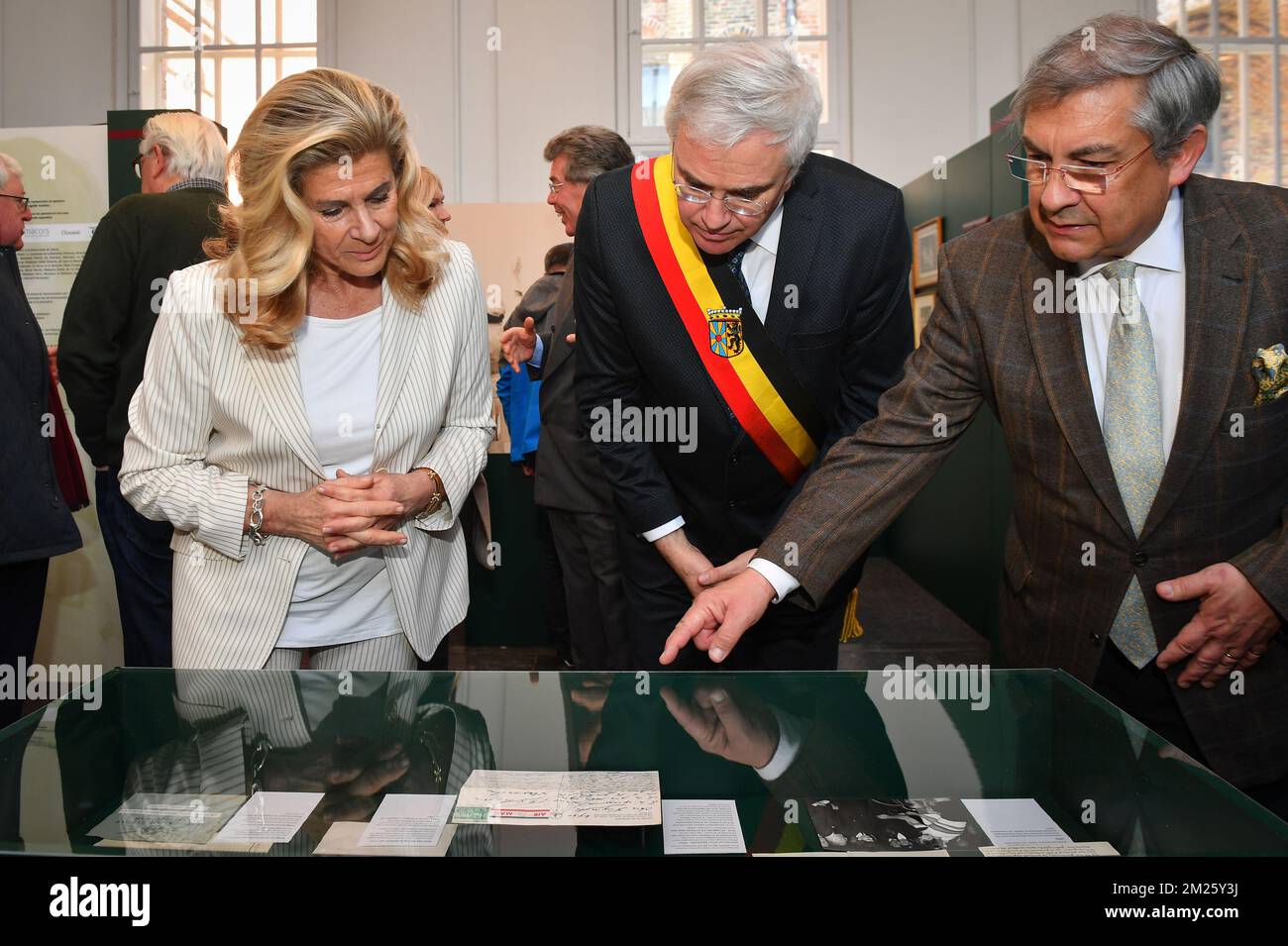 Prinzessin Lea (Witwe von Prinz Alexandre von Belgien) und Gouverneur ...