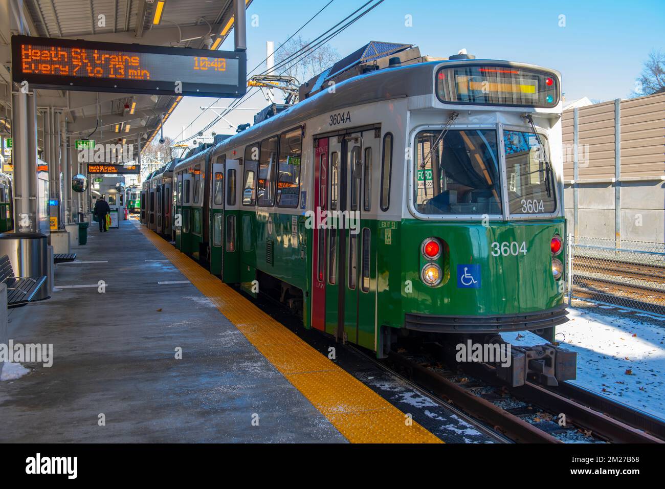 MBTA Green Line, Kinki Sharyo, Typ 7, am Bahnhof Medford Tufts in Medford, Massachusetts, MA ...