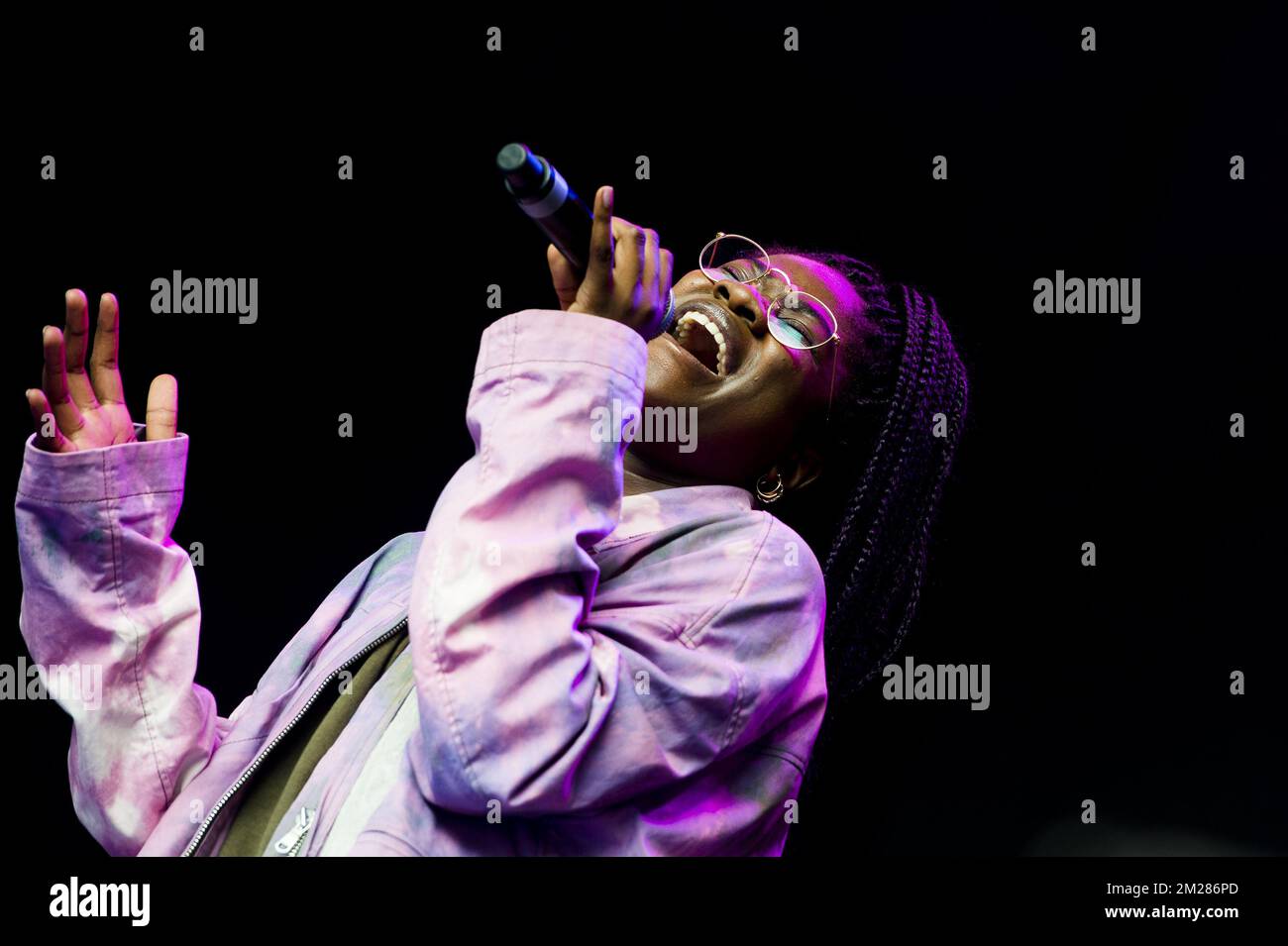 Der belgische Sänger Coely Mbueno wurde am ersten Tag des Festivals ...