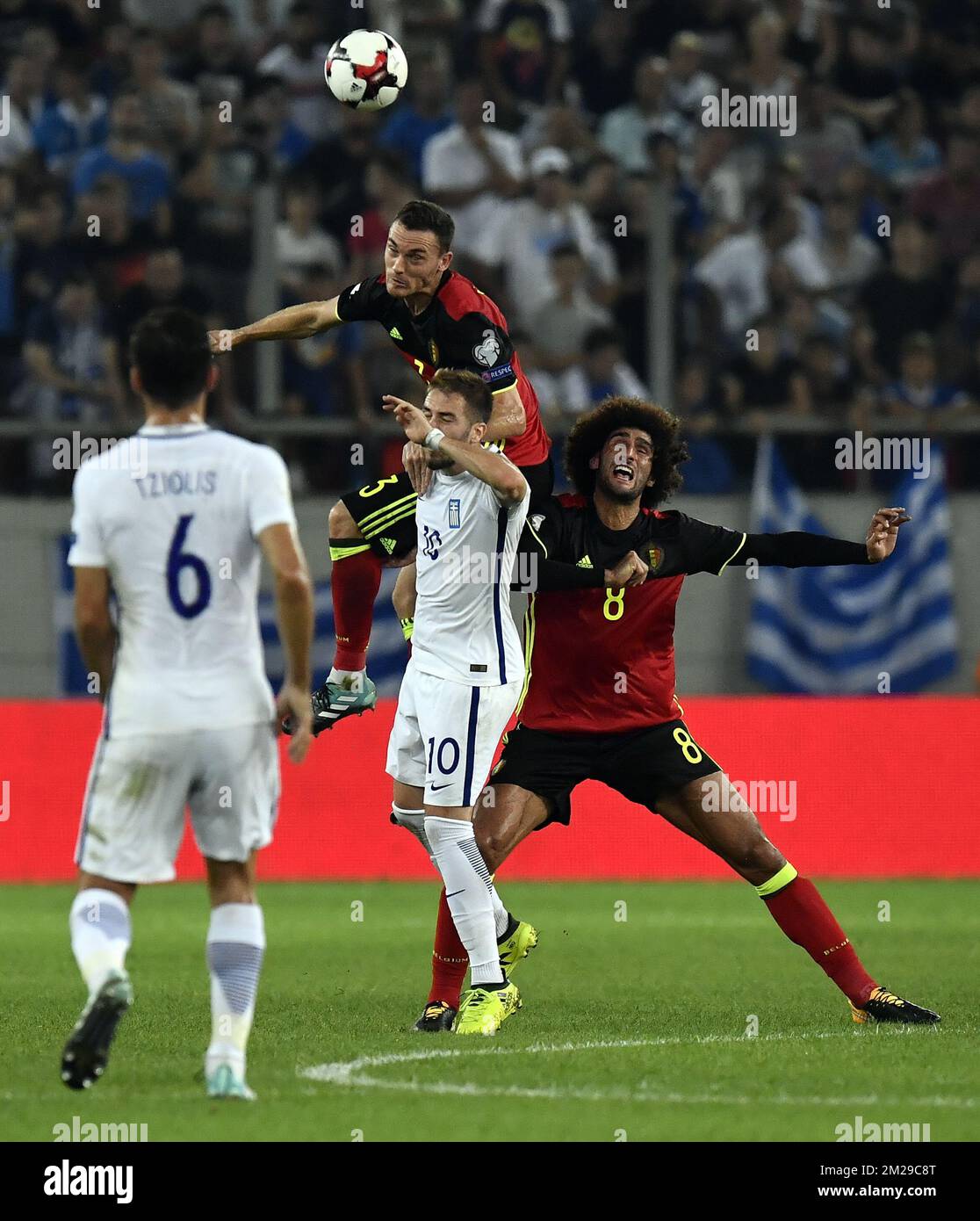 Der belgische Thomas Vermaelen, der griechische Kostantinos Manolas und ...