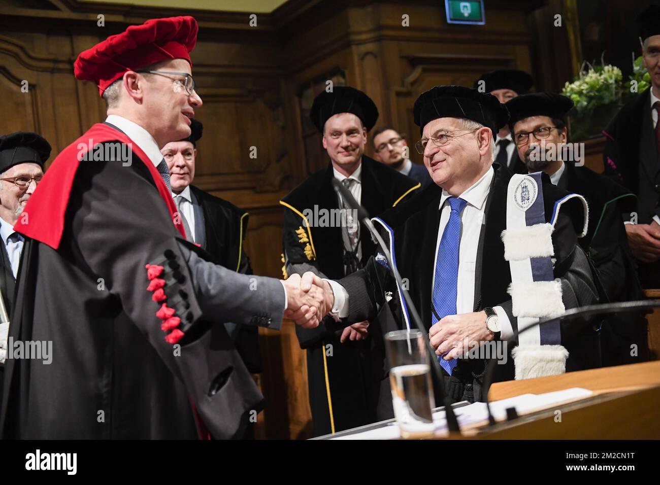 REKTOR Luc Sels UND Journalist Martin Wolf VON KU Leuven, gefilmt ...