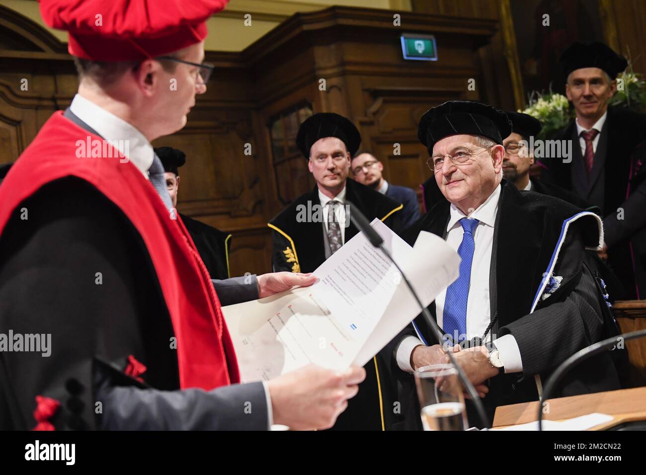 REKTOR Luc Sels UND Journalist Martin Wolf VON KU Leuven, gefilmt ...