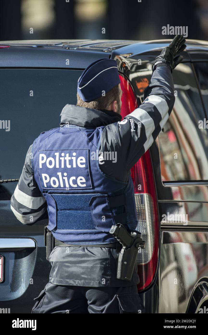 Polizeieinsatz - Waffe an der Faust | Operation et Deploiement de ...