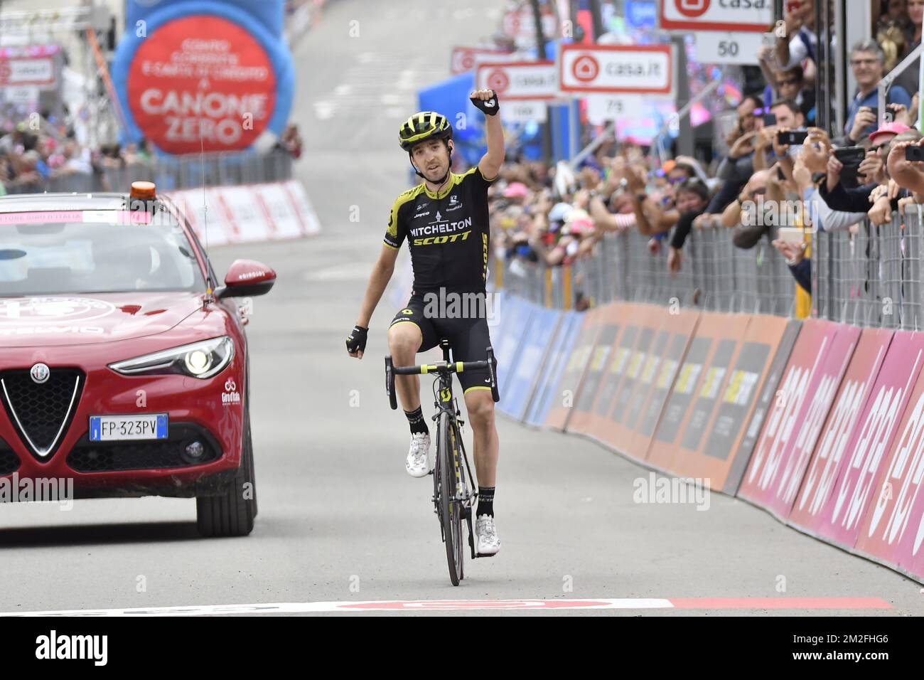 Spanischer Mikel Nieve von Mitchelton - Scott feiert nach dem Sieg der ...