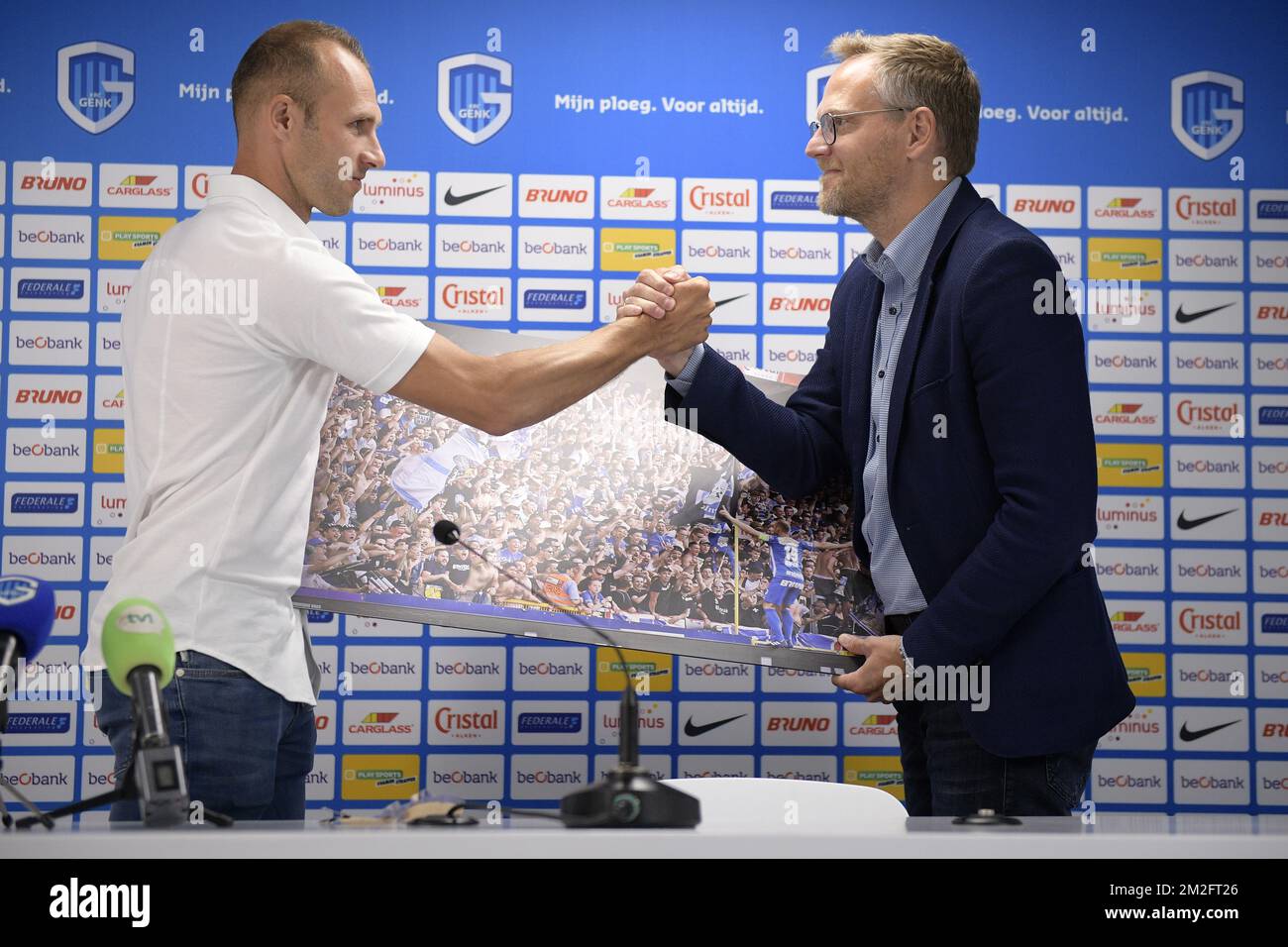 Thomas Buffel von Genk und Peter Croonen, Vorsitzender von Genk, wurden ...