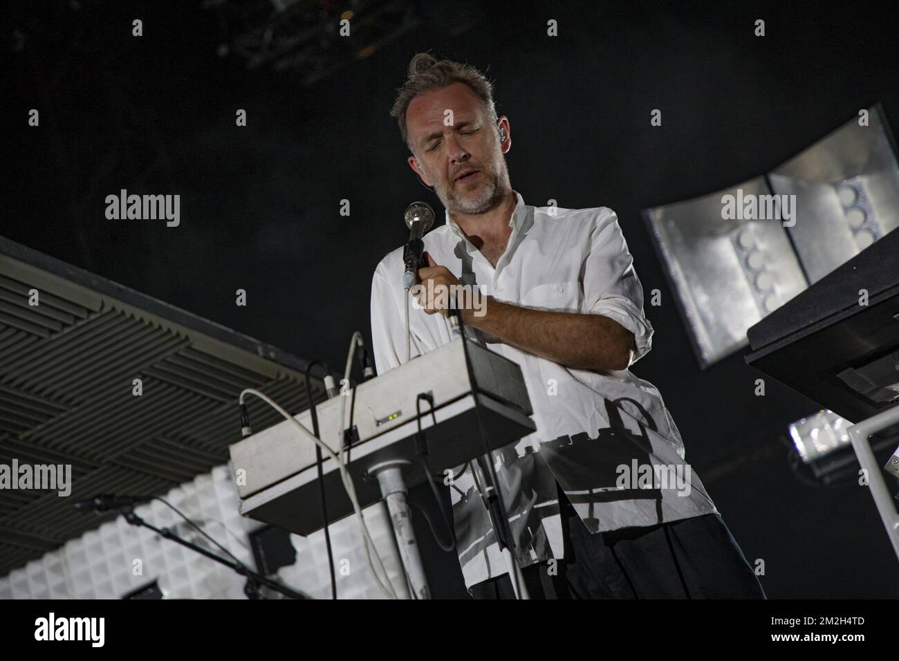 Stephen Dewaele von der E-Rock-Band Soulwax im Konzert beim Nice Jazz Festival. | Stephen ...