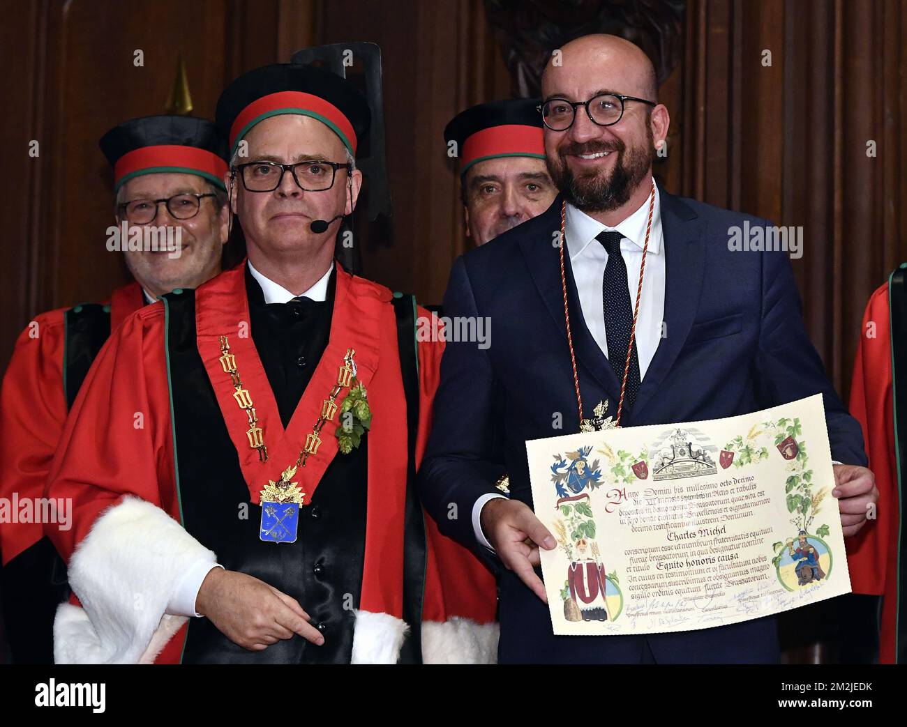 Frank Boon und der belgische Ministerpräsident Charles Michel, die auf ...