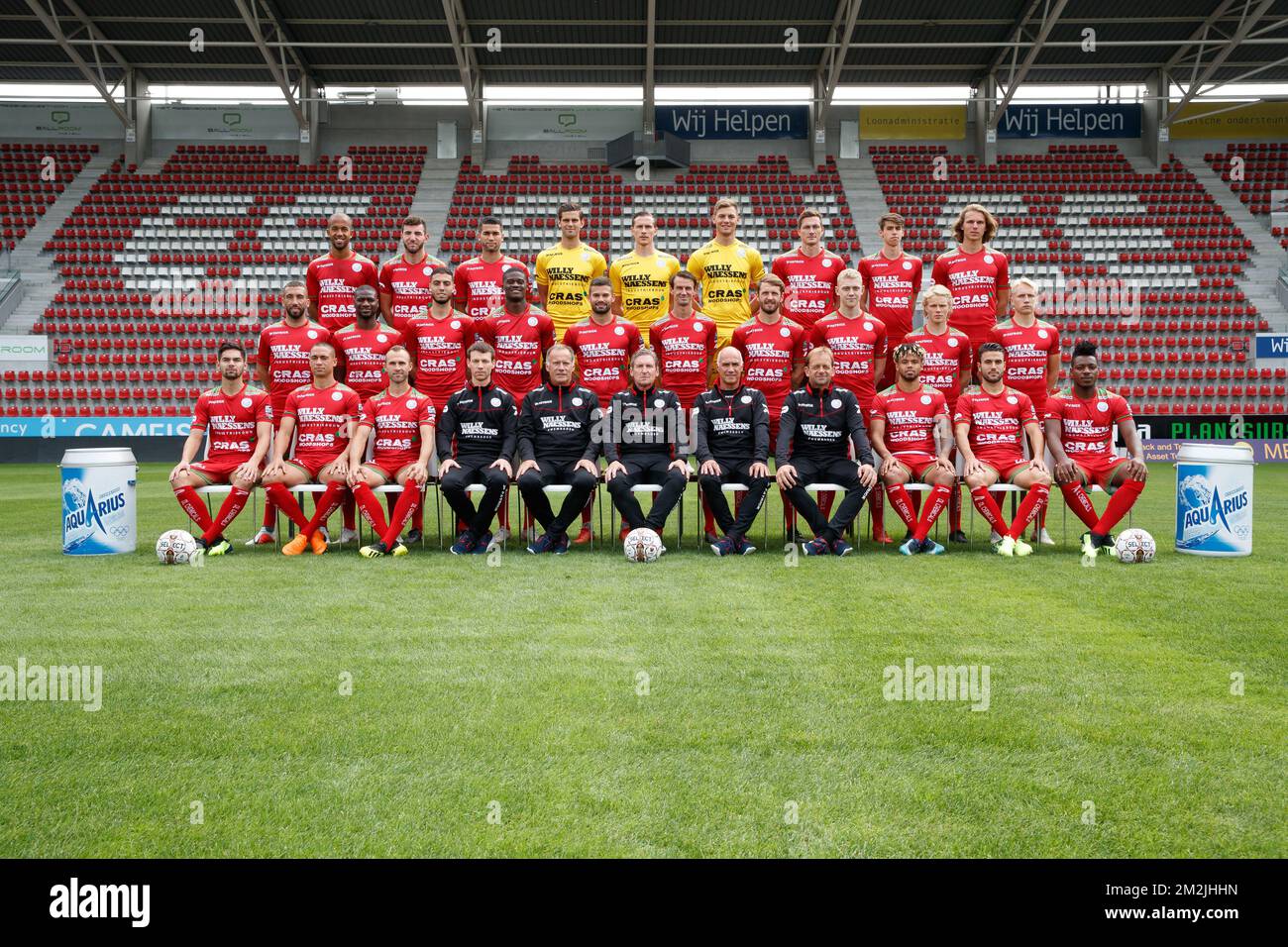 (Top L-R) Essevees Spieler und Stab, Marvin Baudry; Michael Heylen ...