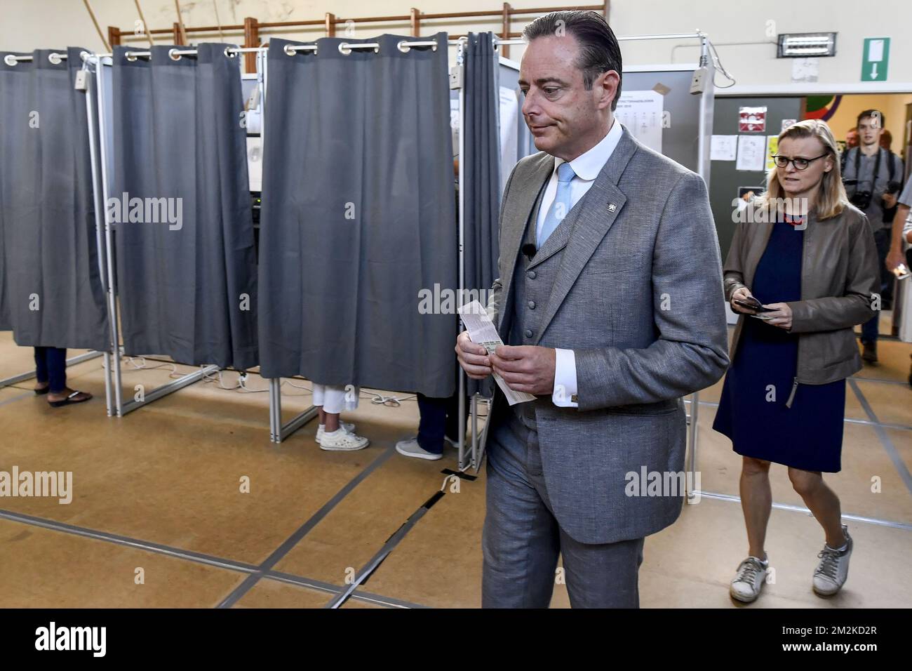 Bart De Wever und seine Frau Veerle Hegge gaben ihre Stimme am Sonntag ...