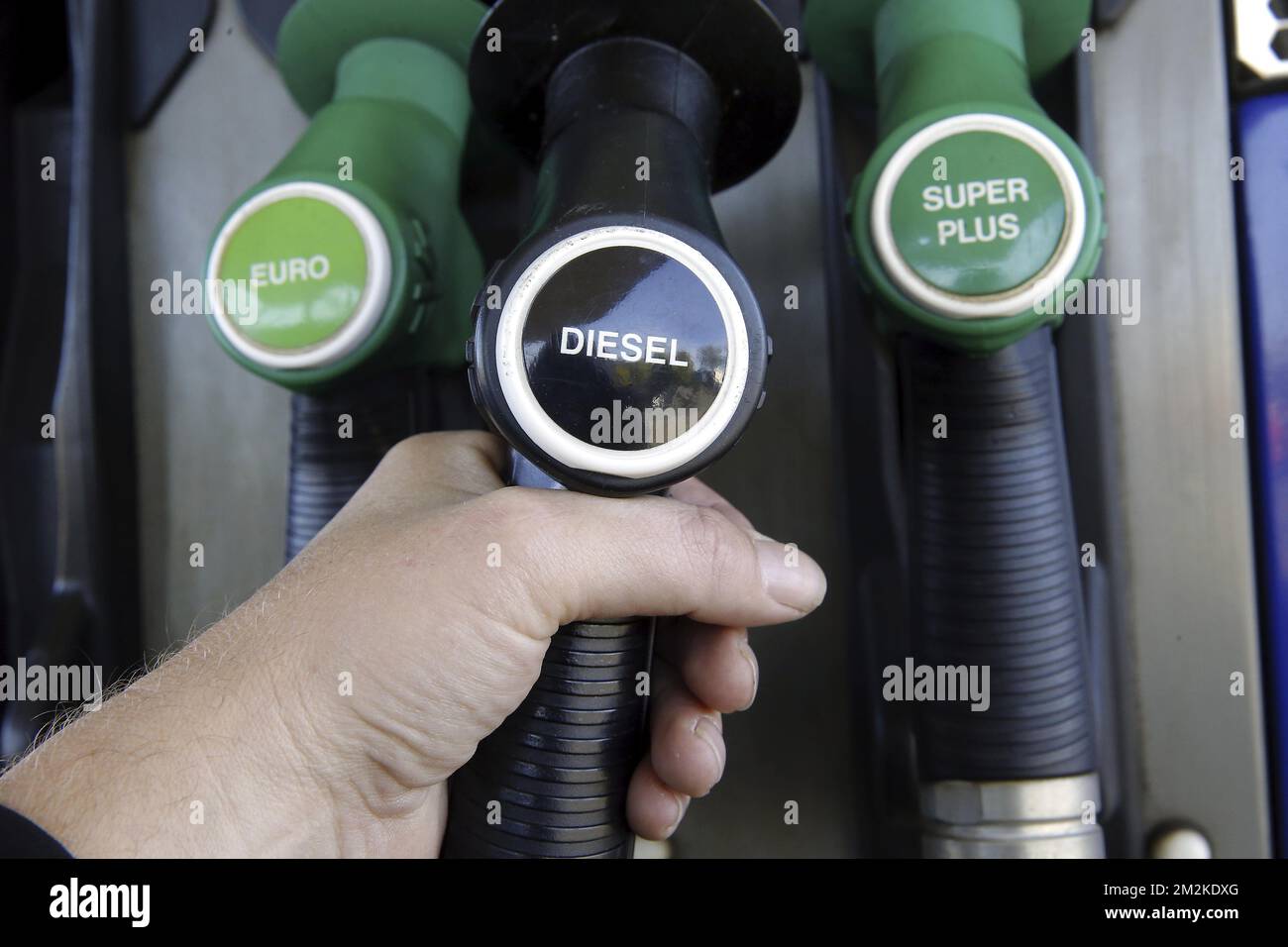 Die Abbildung zeigt das Dieseletikett an einer Tankstelle in Lierde ...