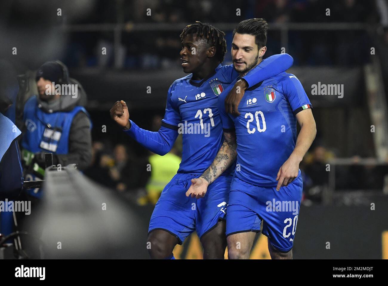 Die italienische Moise Kean und der italienische Matteo Politano feiern nach einem Treffer bei ...