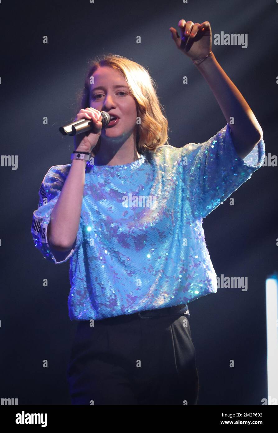 Sonnfjord-Sängerin Maria-Laetitia Mattern tritt während der vierten ...