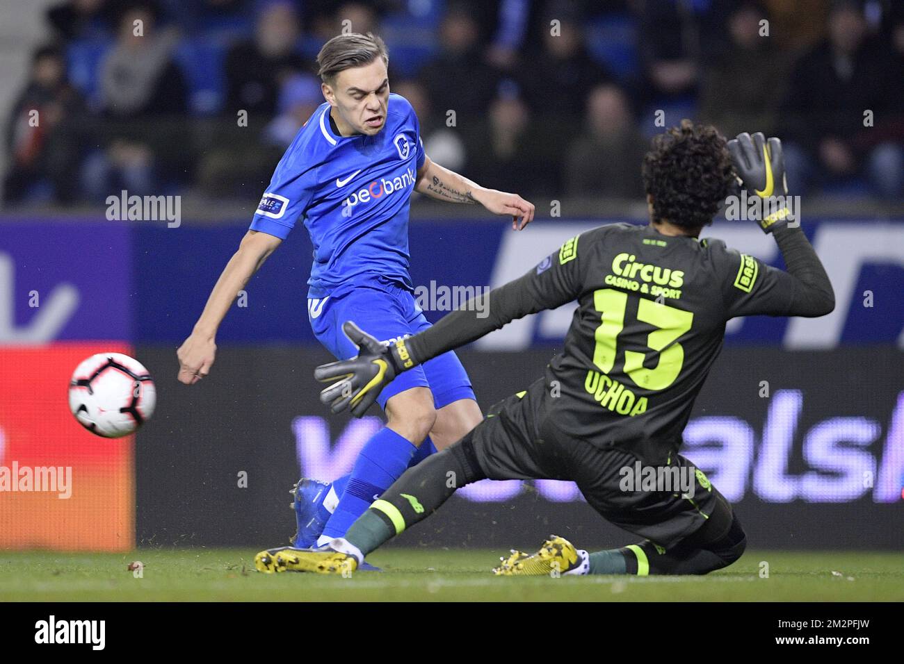 Genk's Leandro Trossard and Standard's goalkeeper Guillermo Ochoa ...