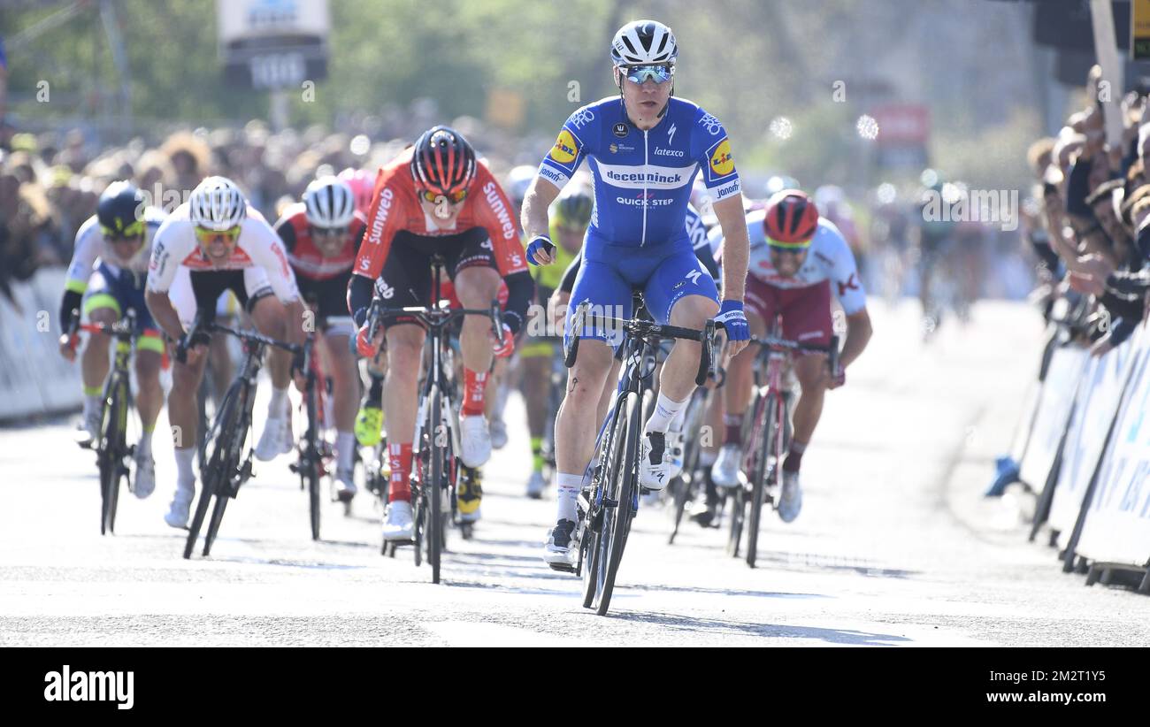 Niederländischer Fabio Jakobsen von Deceuninck – Quick-Step Sprints bis ...