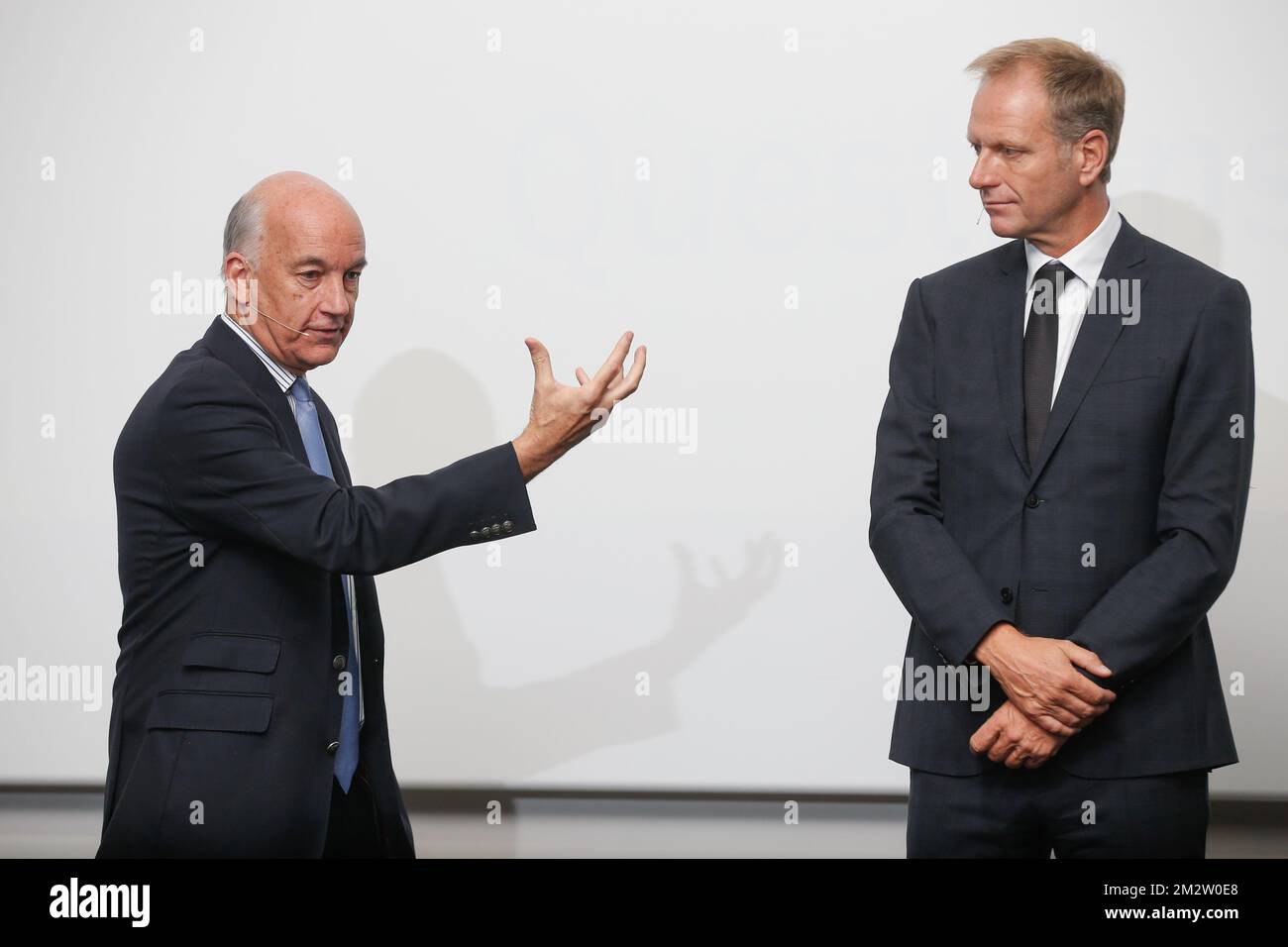 David Elleray und Peter Bossaert, CEO von KBVB URBSFA, drehten auf ...