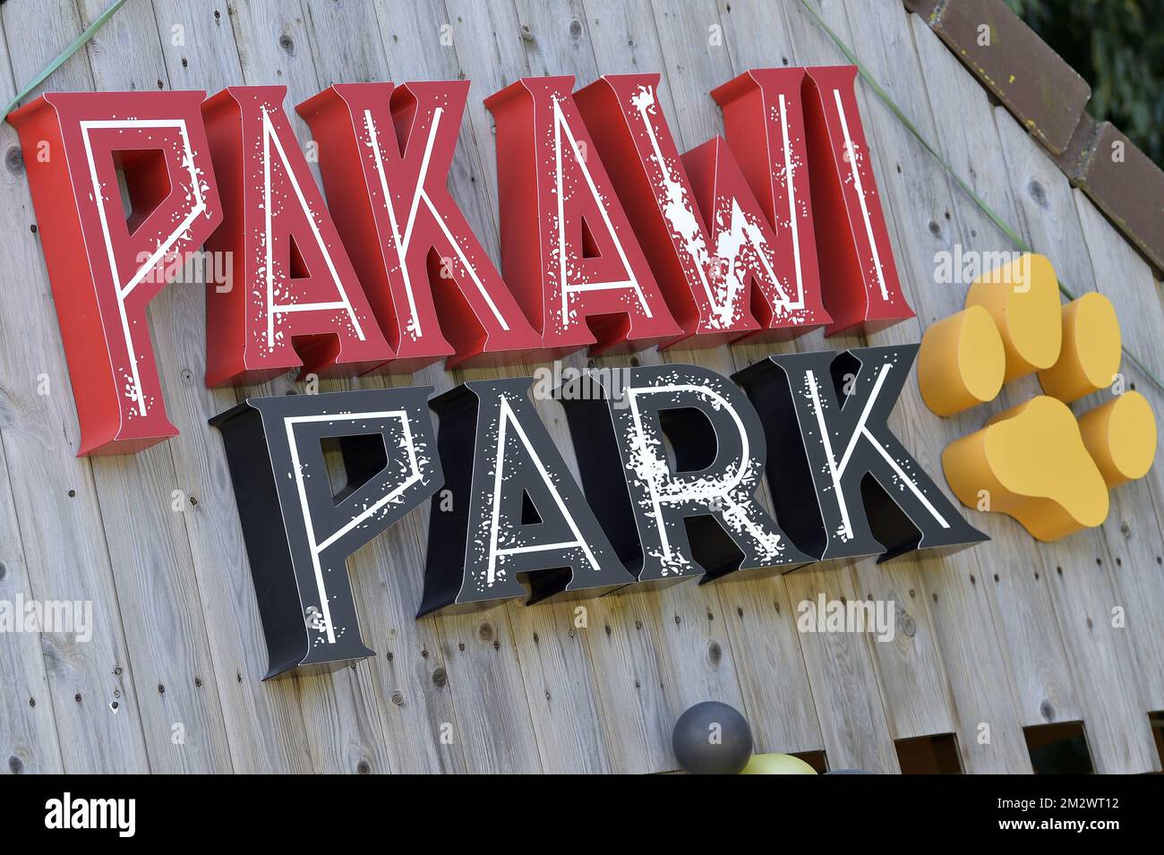 Abbildung zeigt das neue Logo während der Eröffnung des Pakawi Park ...