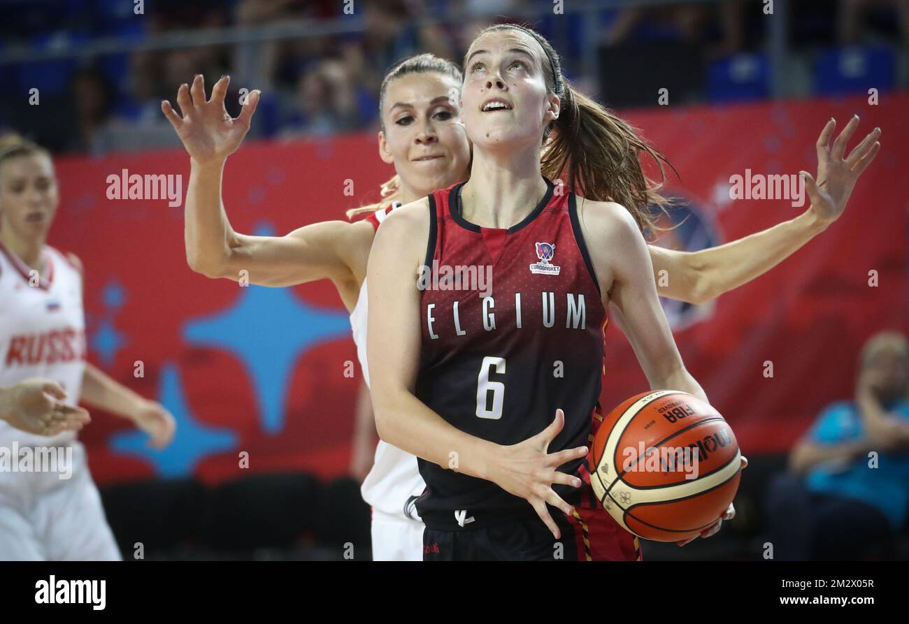 Belgische Katzen Antonia Tonia Delaere kämpft für den Ball während des ...