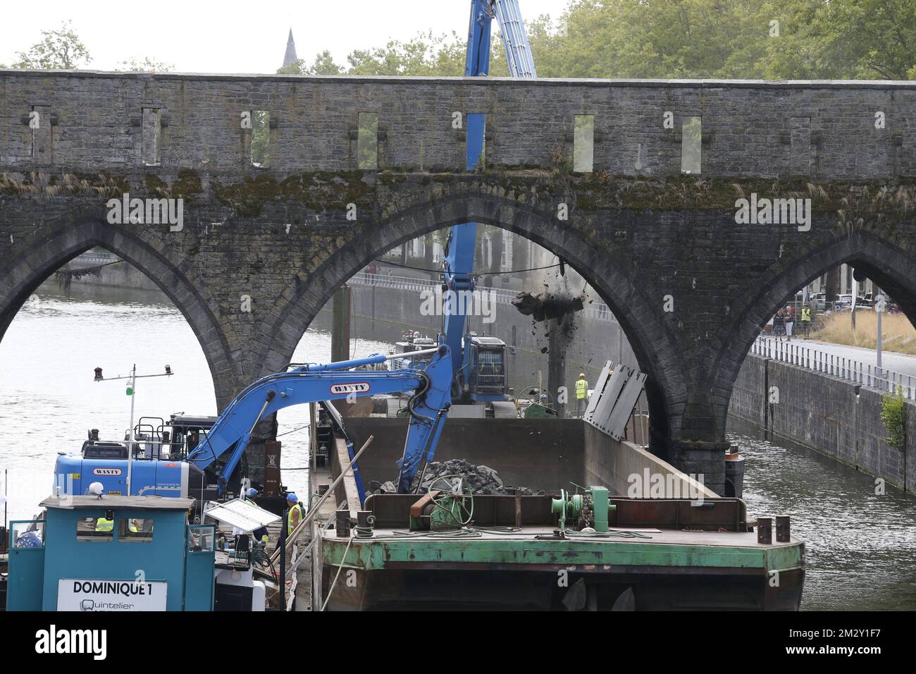Abbildung zeigt den Abriss der Brücke „Pont des Trous de Tournai“ in ...