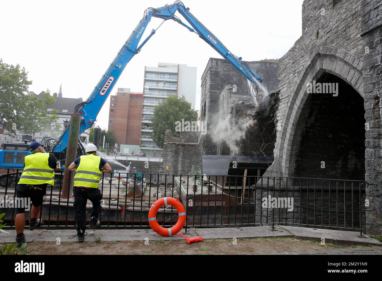 Abbildung zeigt den Abriss der Brücke „Pont des Trous de Tournai“ in ...