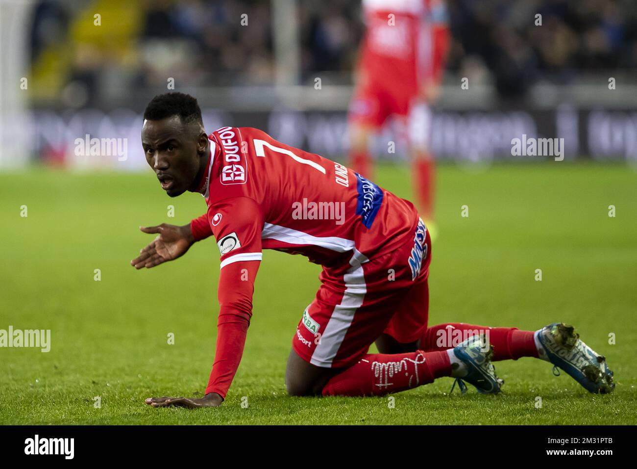 Mouscrons Fabrice Olinga, das während eines Fußballspiels zwischen Club ...