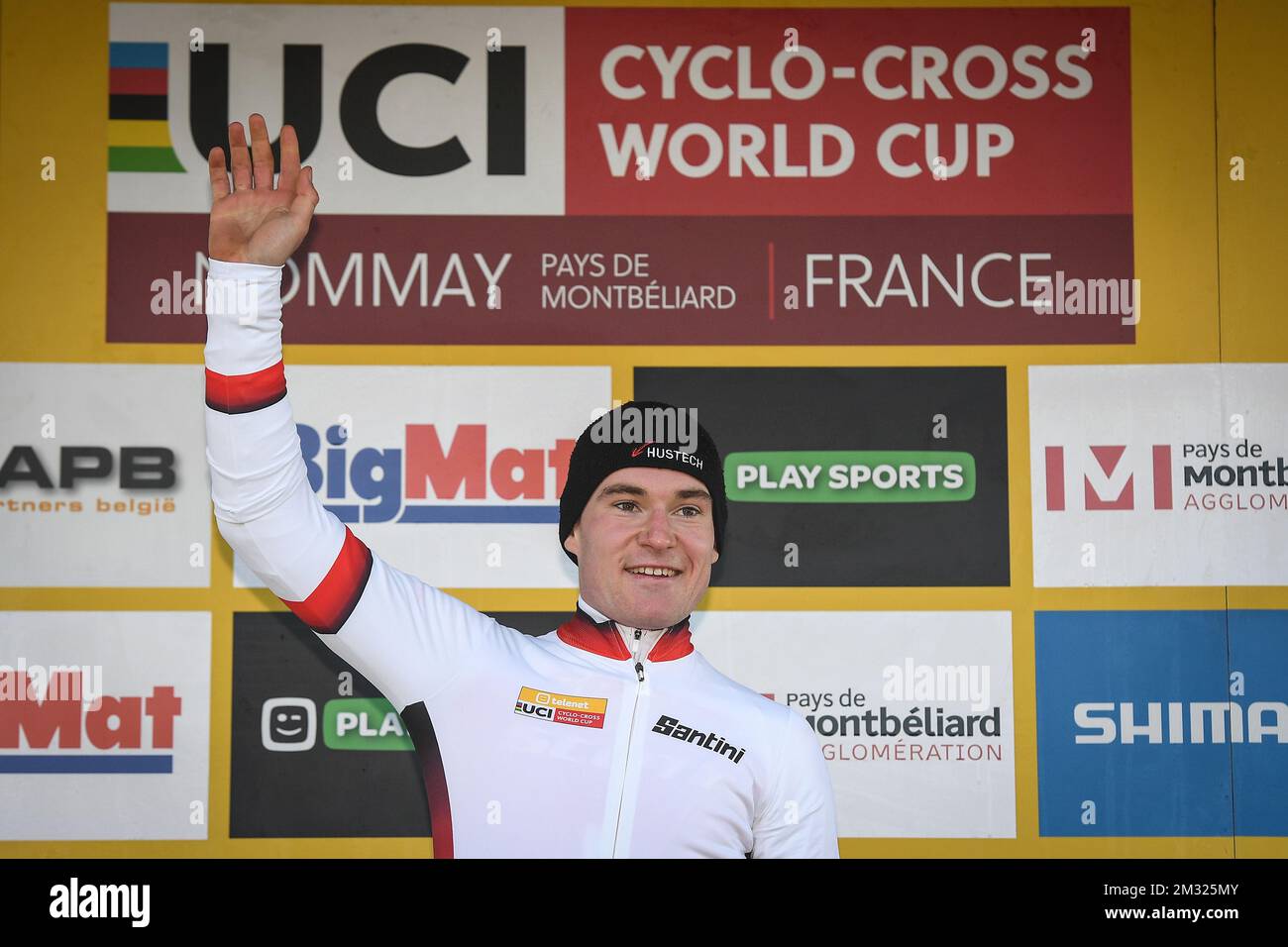 Swiss Kevin Kuhn auf dem Podium nach dem Rennen der Cyclocross-Weltmeisterschaft unter 23 U23 ...