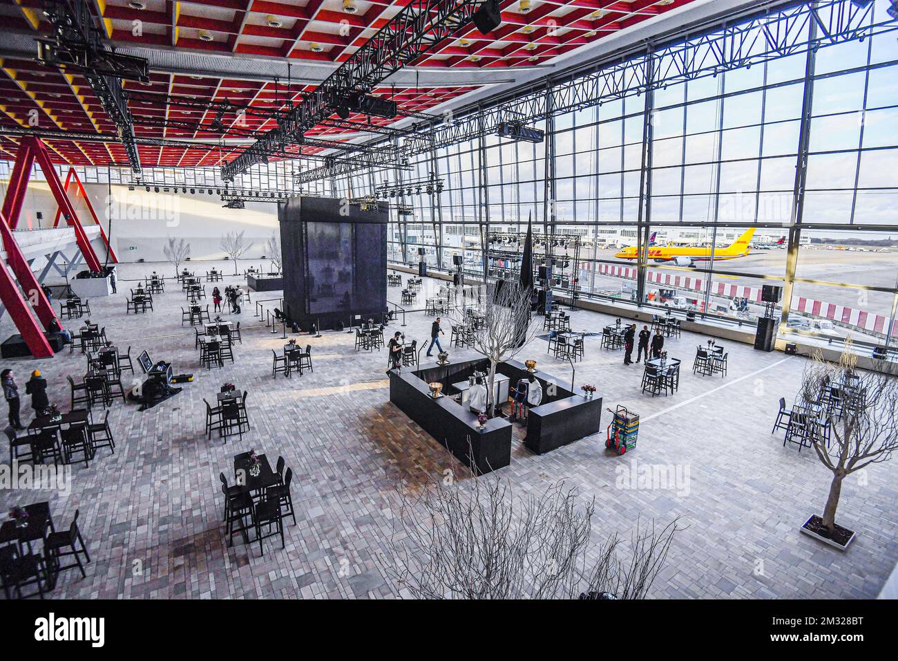 Das Bild zeigt die renovierte Skyhall am Brüsseler Flughafen in ...