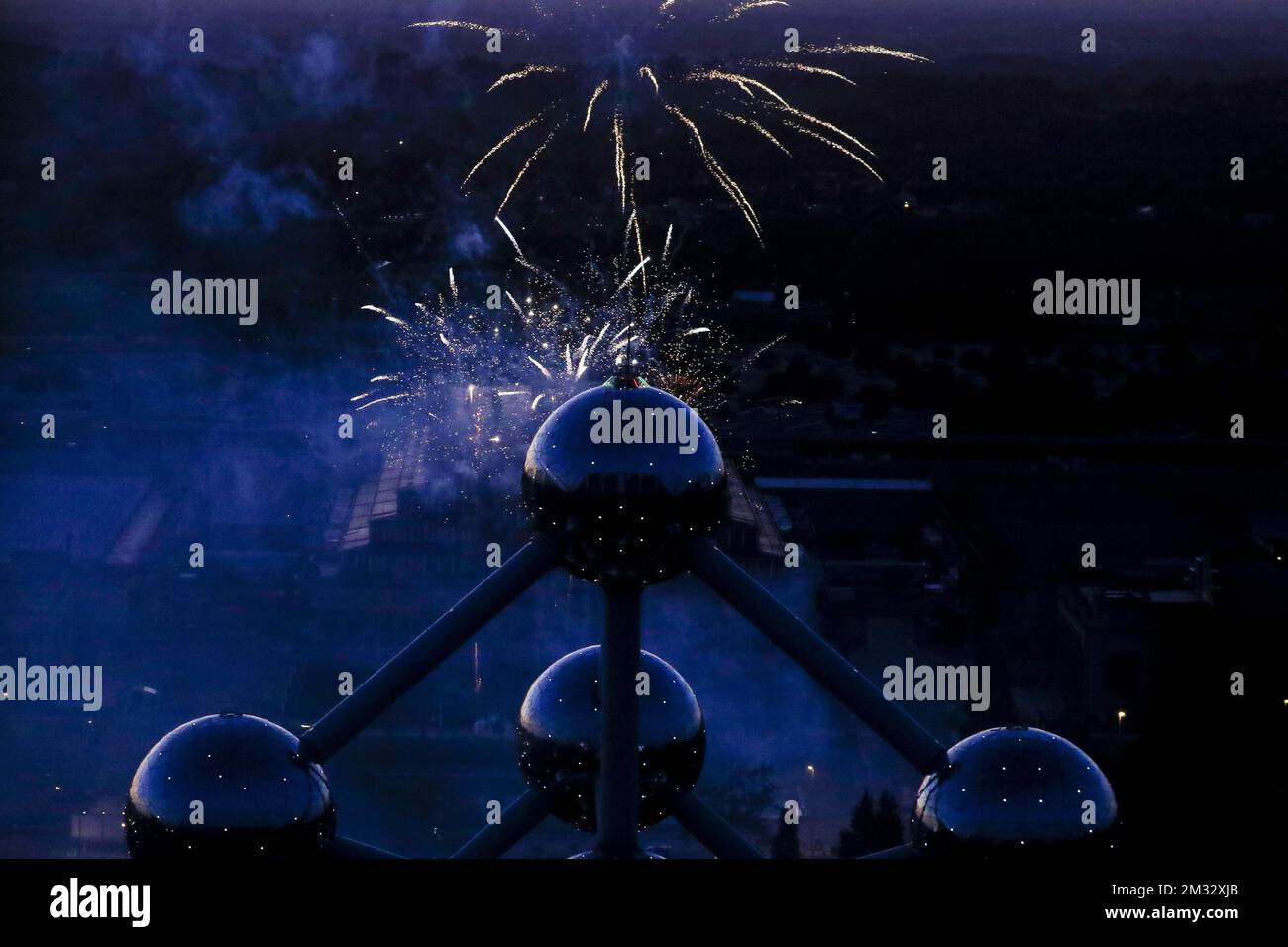 Das Feuerwerk aus der Vogelperspektive wird am Montag, den 20. Juli ...