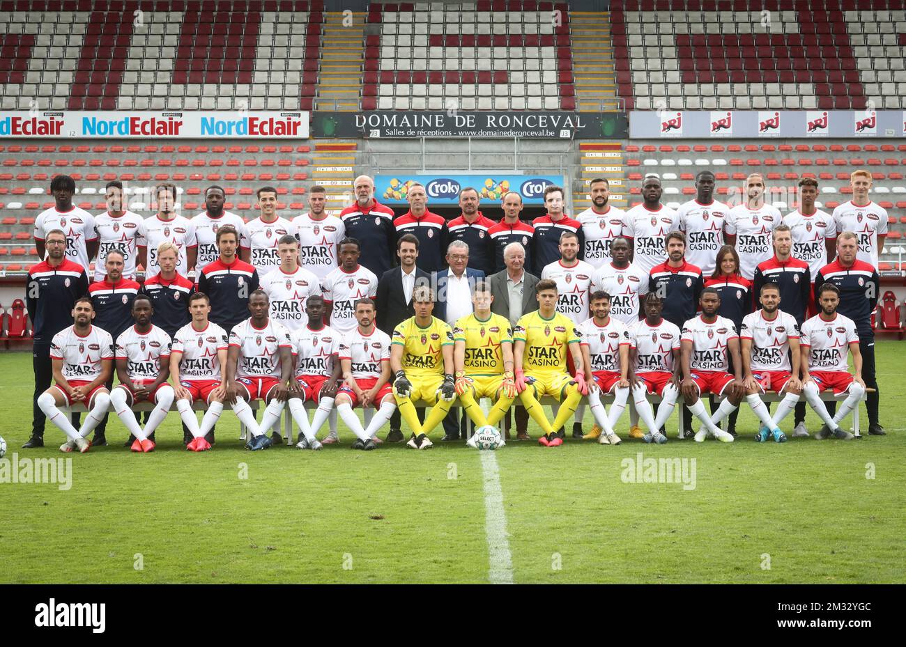 (Obere Reihe L-R) 46 William Simba, Saad Agouzoul, Marko Bakic, Harlemn ...