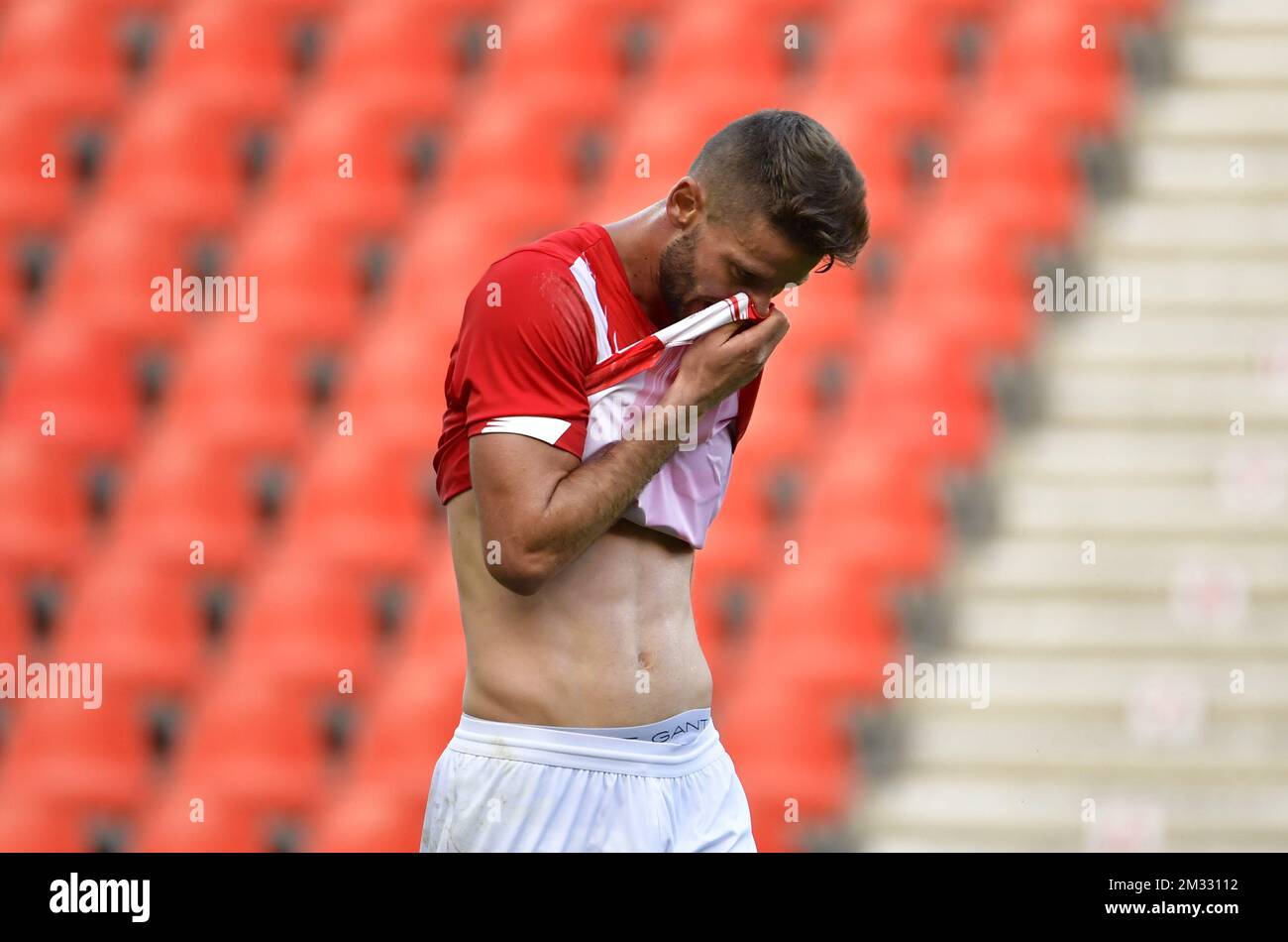 Eden Shamir von Standard reagiert auf das Spiel der Jupiler Pro League ...