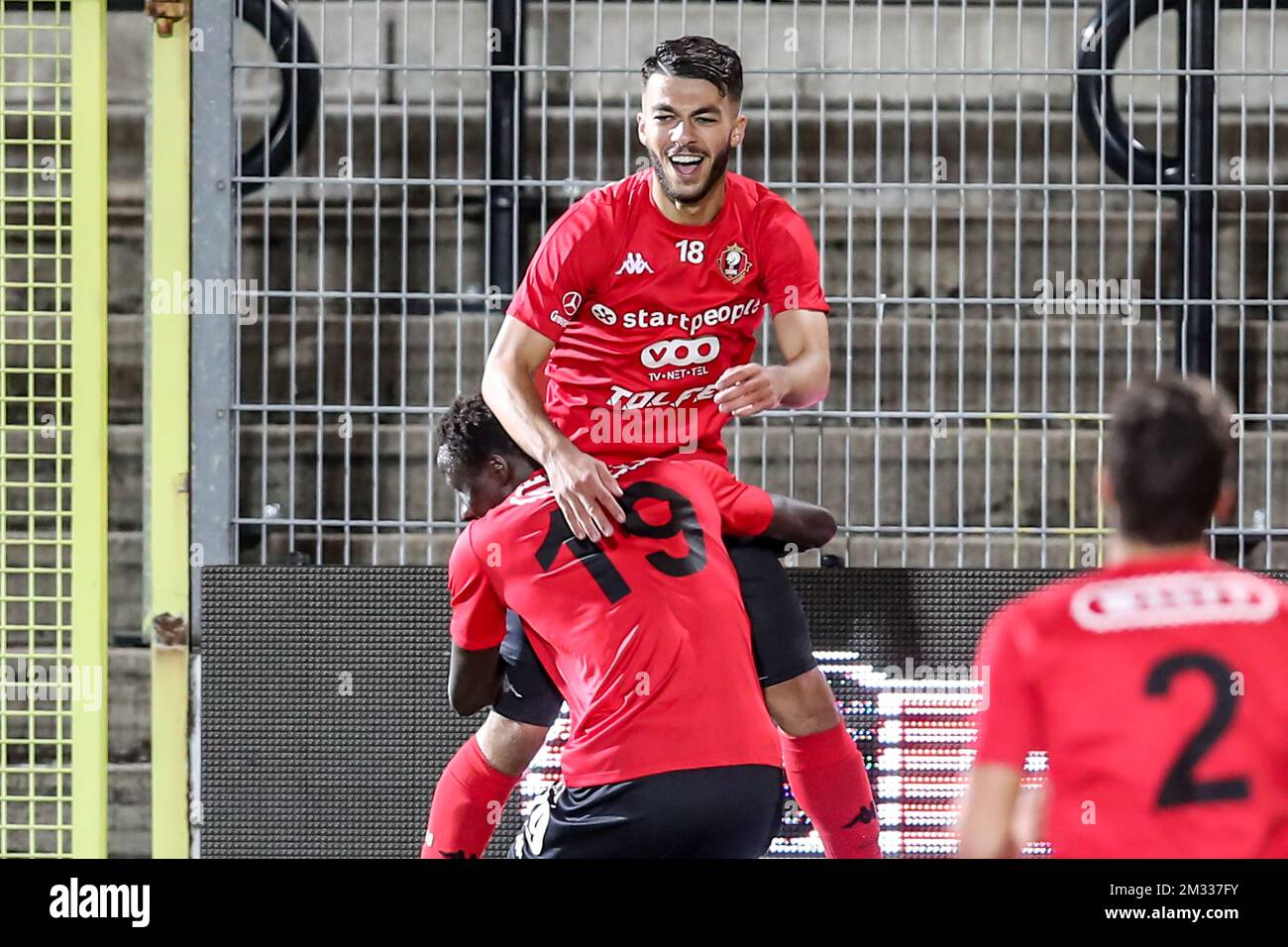 Georges Mikautadze von Seraing feiert nach einem Tor während eines ...