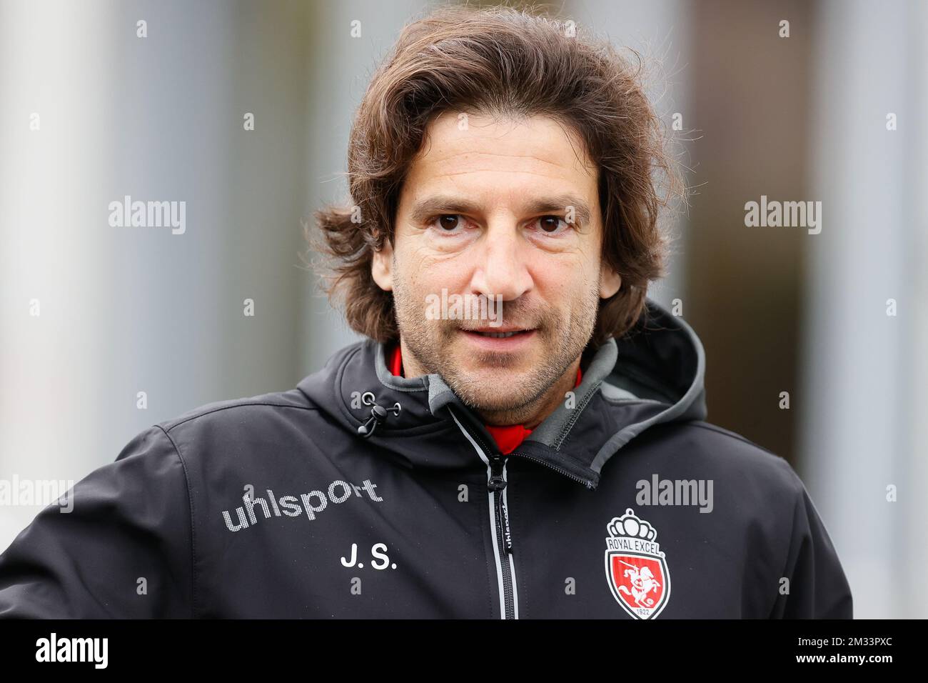 Der Cheftrainer von Mouscron, Jorge Simao, kommt zu einer ...