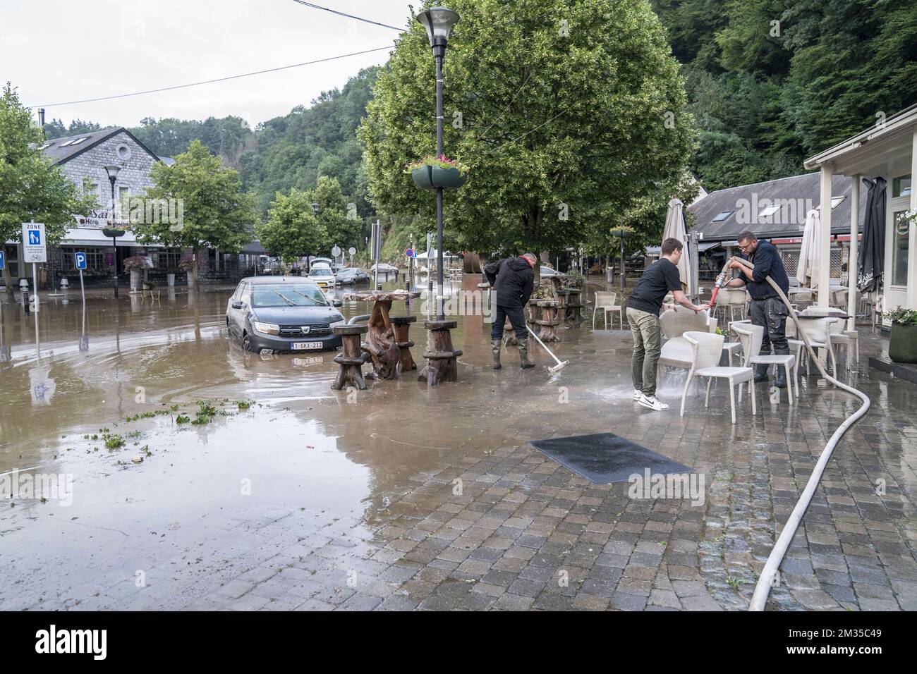 Abbildung zeigt Überschwemmungen in Durbuy nach den starken Regenfällen ...