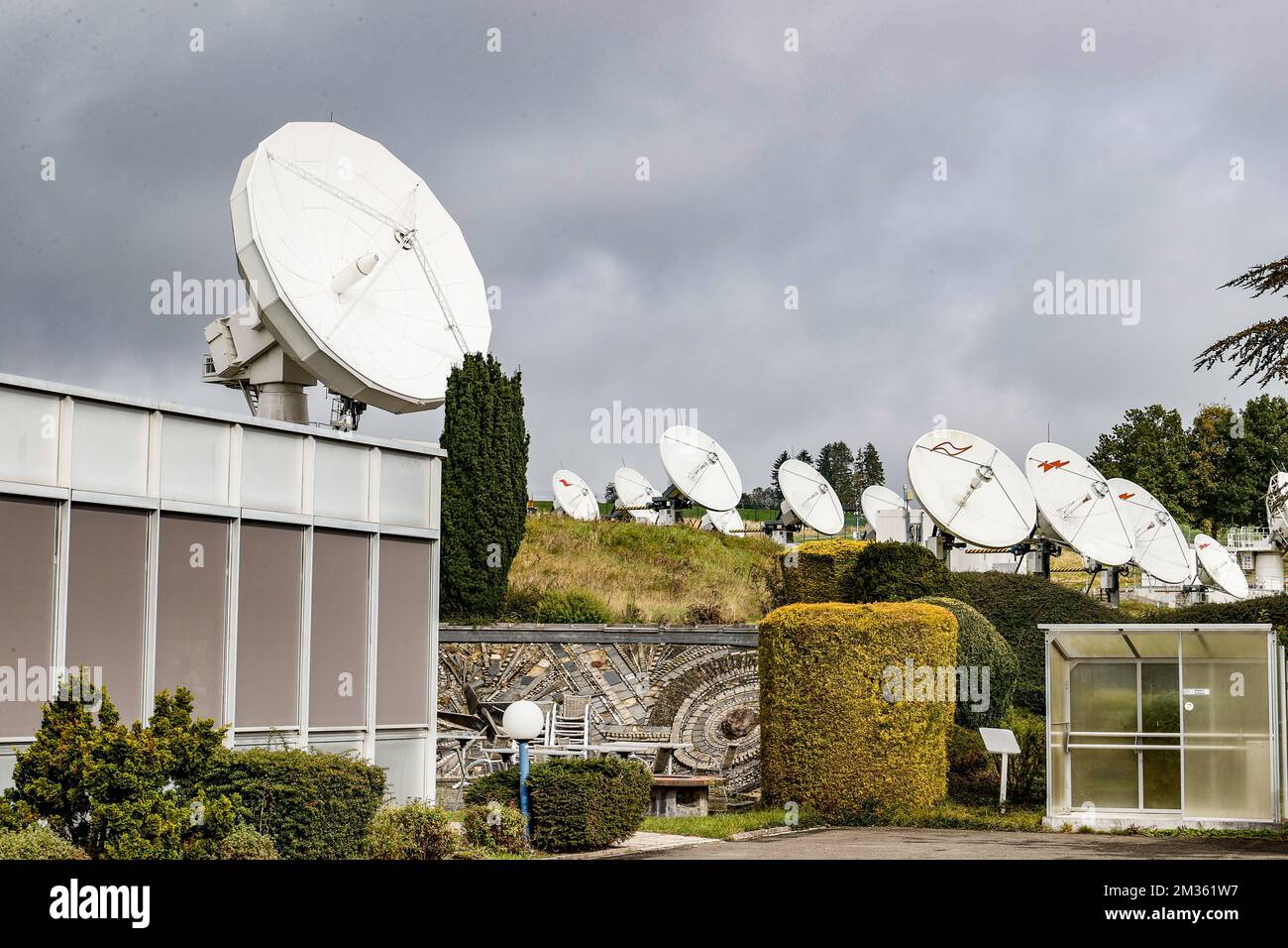 Das Bild zeigt einen Besuch des neuen Direktors der ESA European Space ...