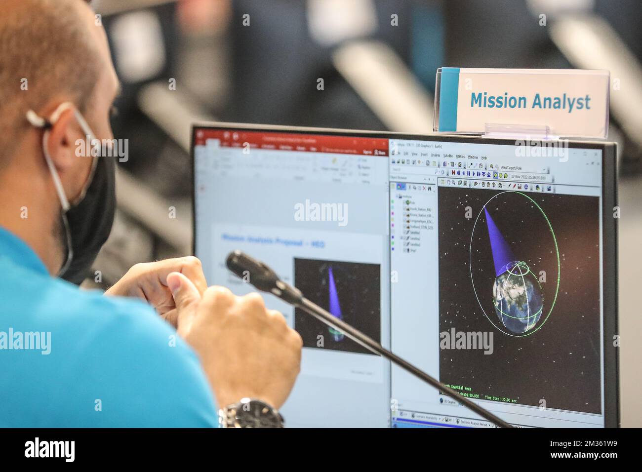 Das Bild zeigt einen Besuch des neuen Direktors der ESA European Space ...