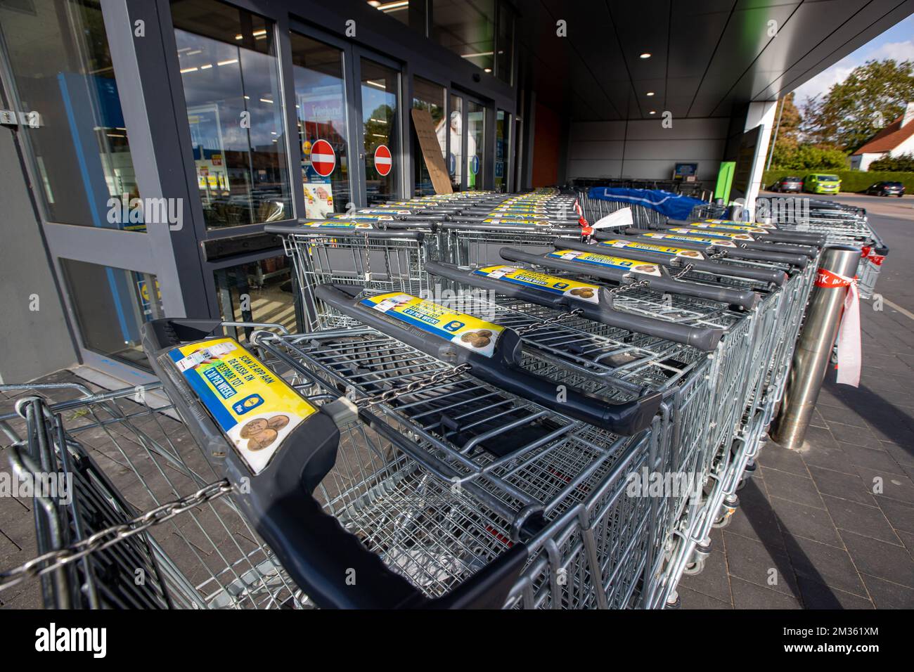 Lidl arbeiter -Fotos und -Bildmaterial in hoher Auflösung – Alamy