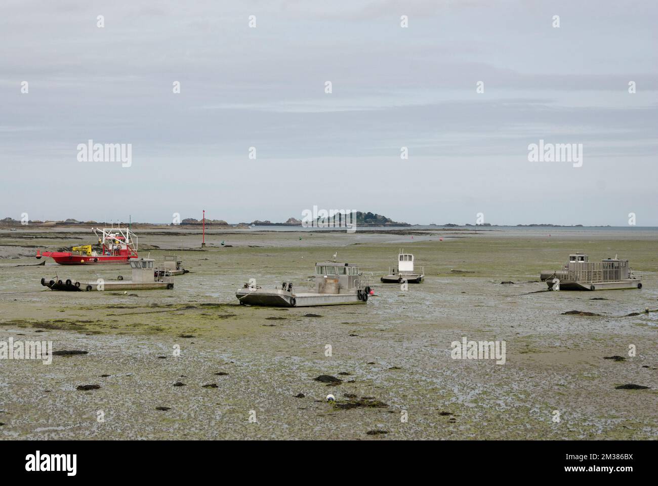 Fischerboote bei ebbe -Fotos und -Bildmaterial in hoher Auflösung – Alamy