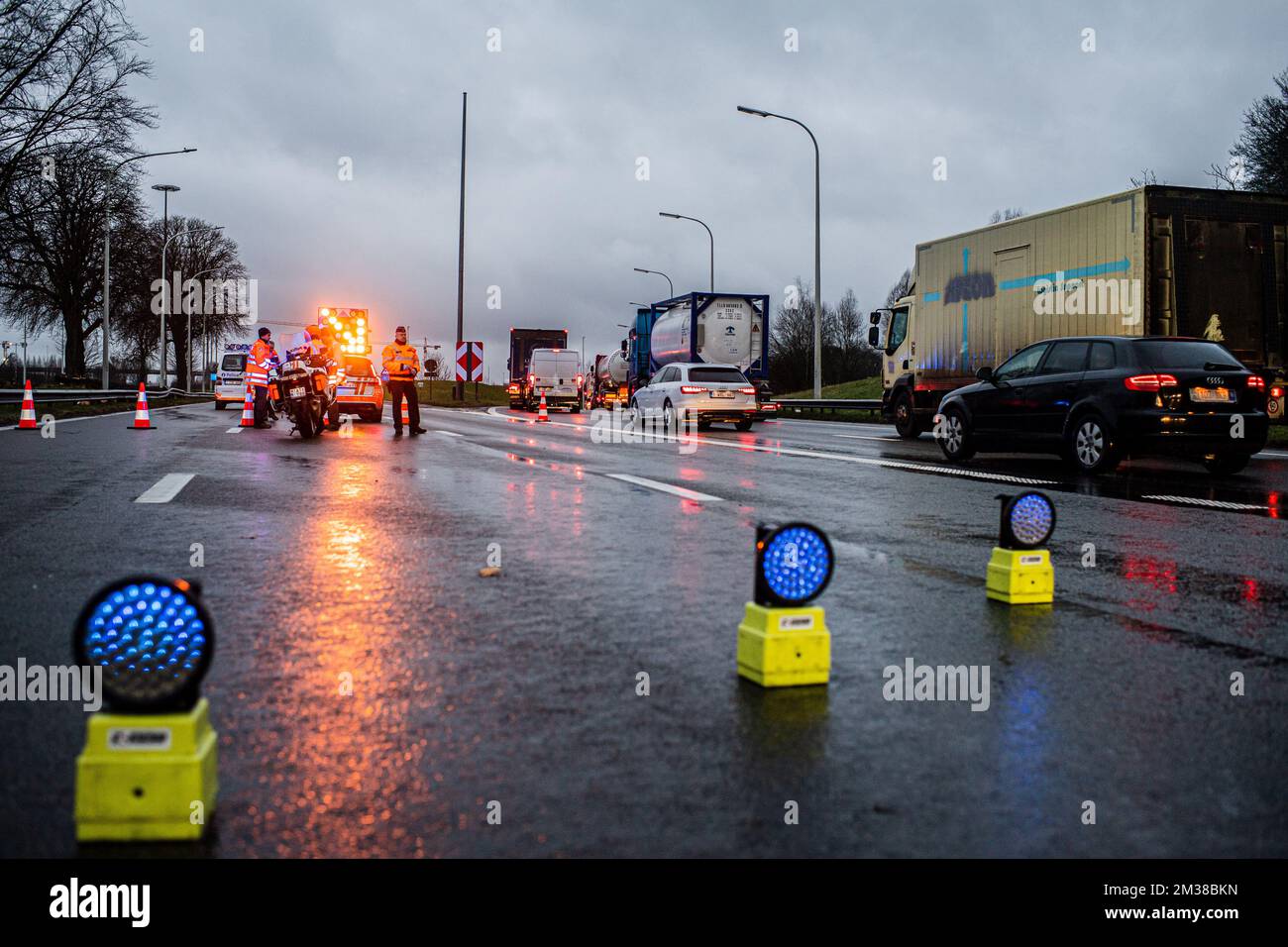 A12 blockade -Fotos und -Bildmaterial in hoher Auflösung – Alamy