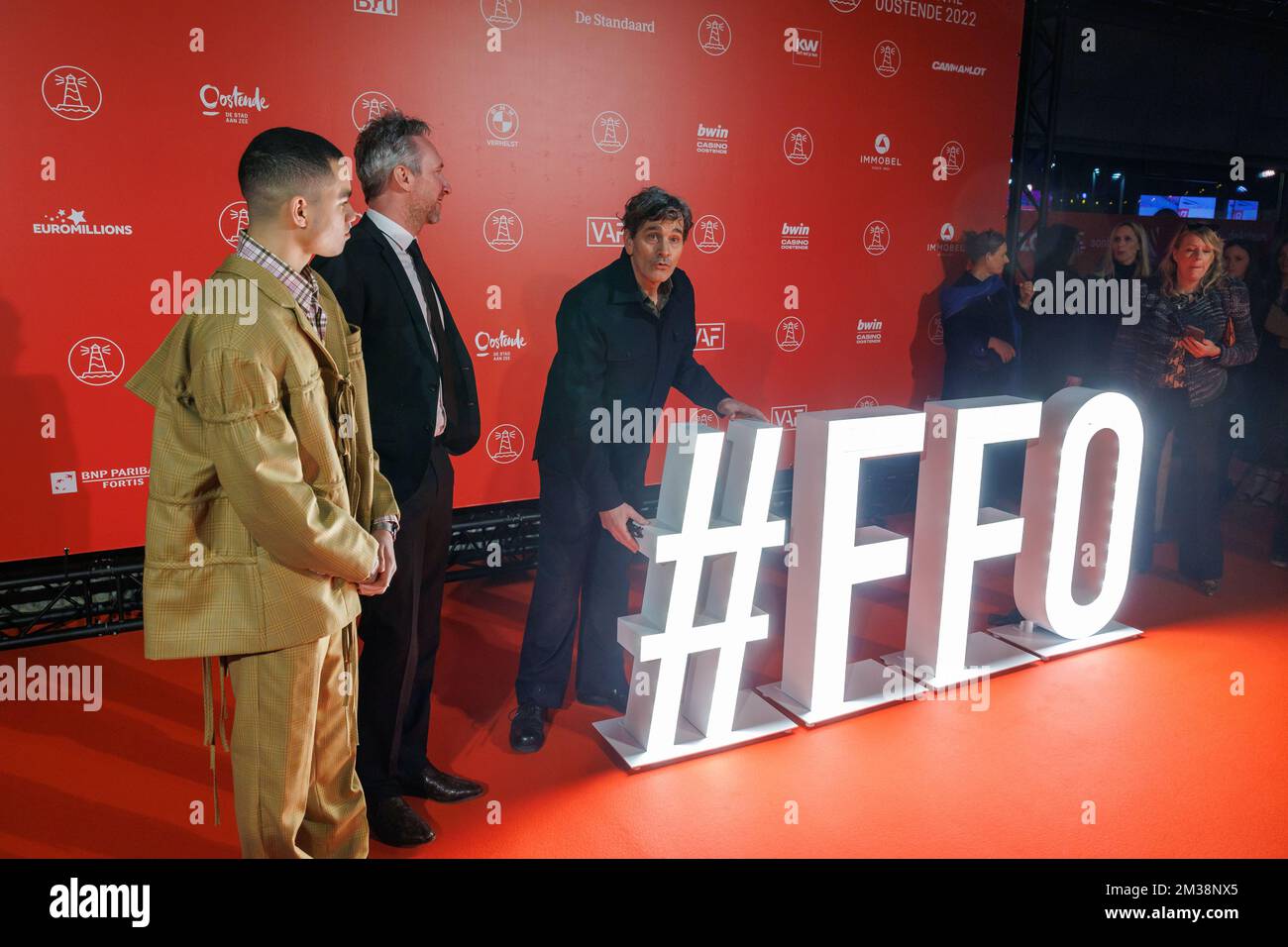 Schauspieler Noa Tambwe Kabati, Regisseur Peter Monsaert und ...