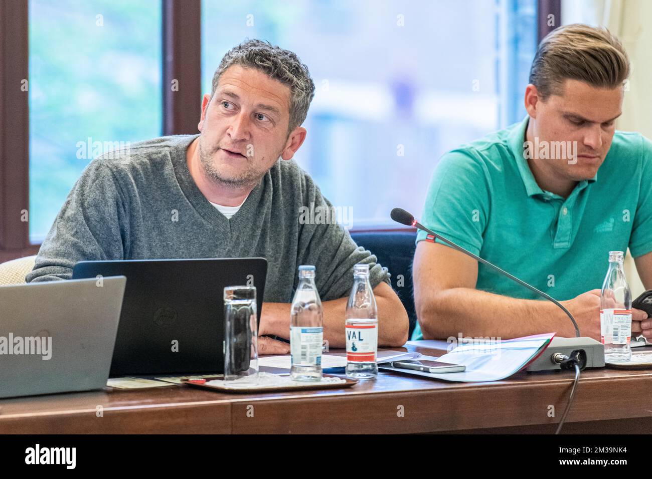Boortmeerbeek council Member Steven Van Loock (L), auf dem Bild eines ...