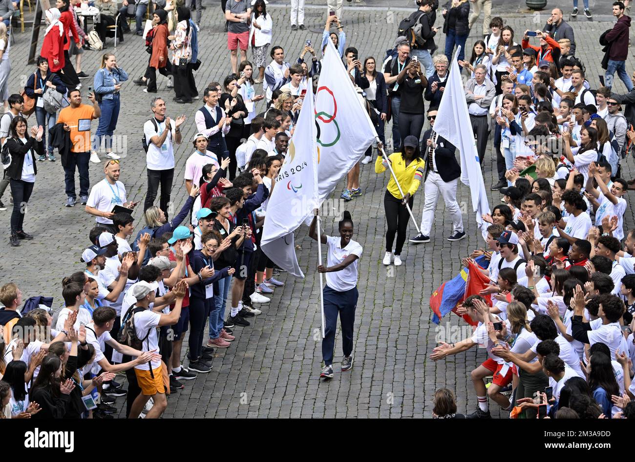 Passages des drapeaux -Fotos und -Bildmaterial in hoher Auflösung – Alamy