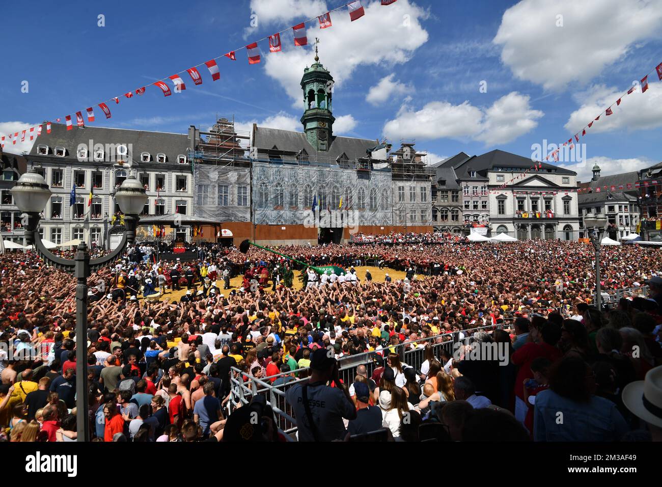 Abbildung zeigt das Ducasse - Doudou Volksfest in Mons, Sonntag, 12 ...